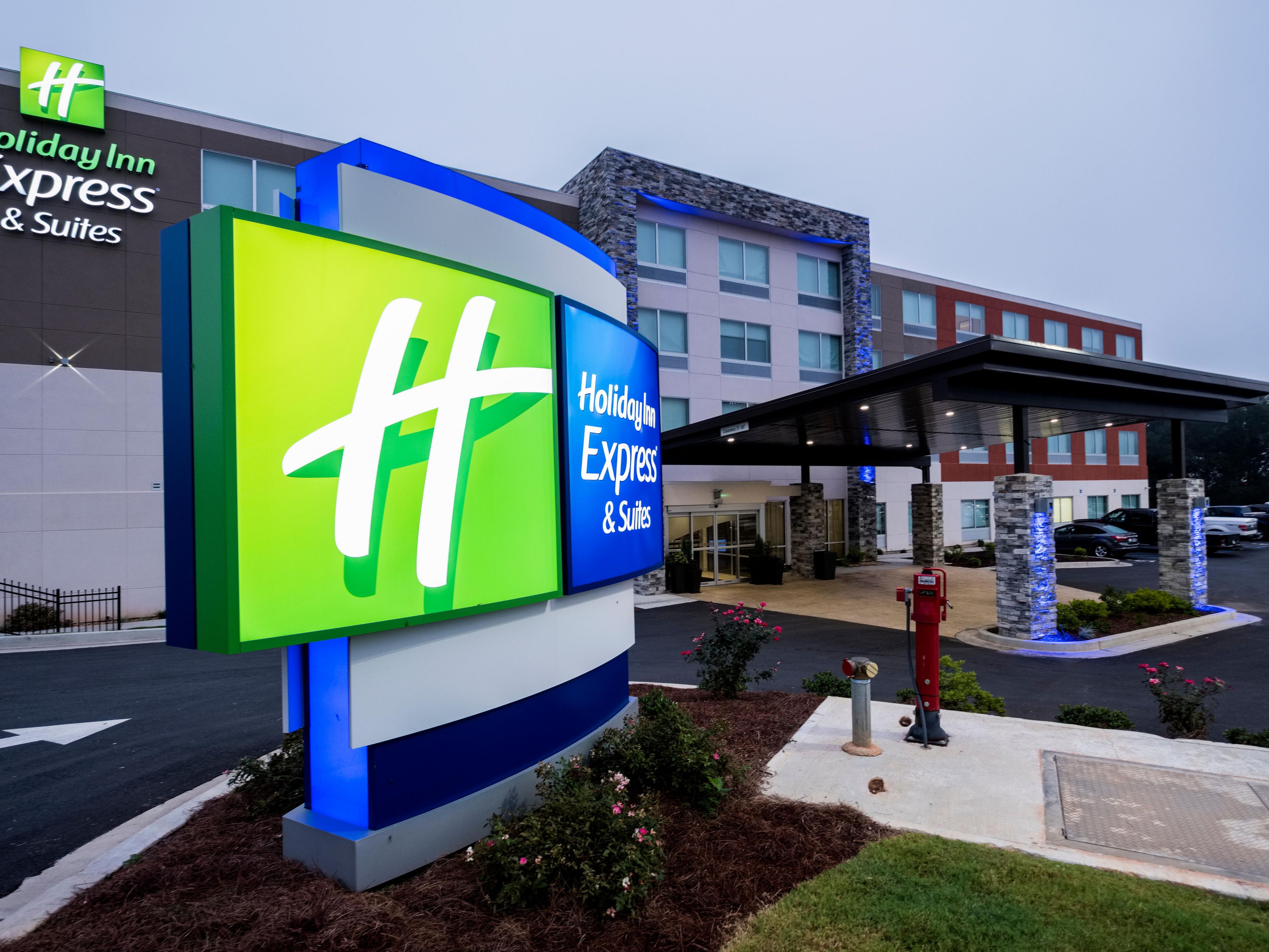 Boutique Hotel in Commerce | Holiday Inn Express & Suites Commerce