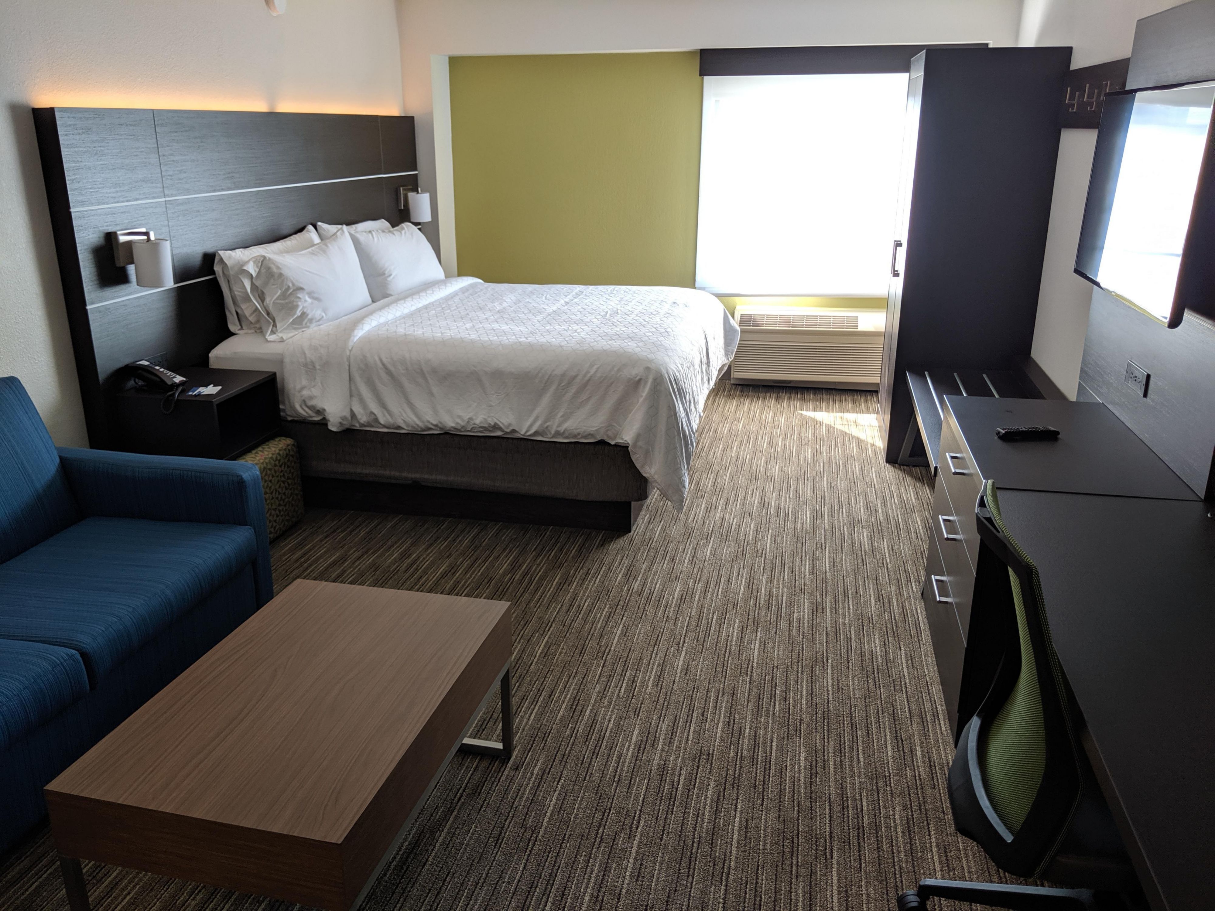 Holiday Inn Express & Suites Charlotte-Concord-I-85 Guest Room & Suite ...