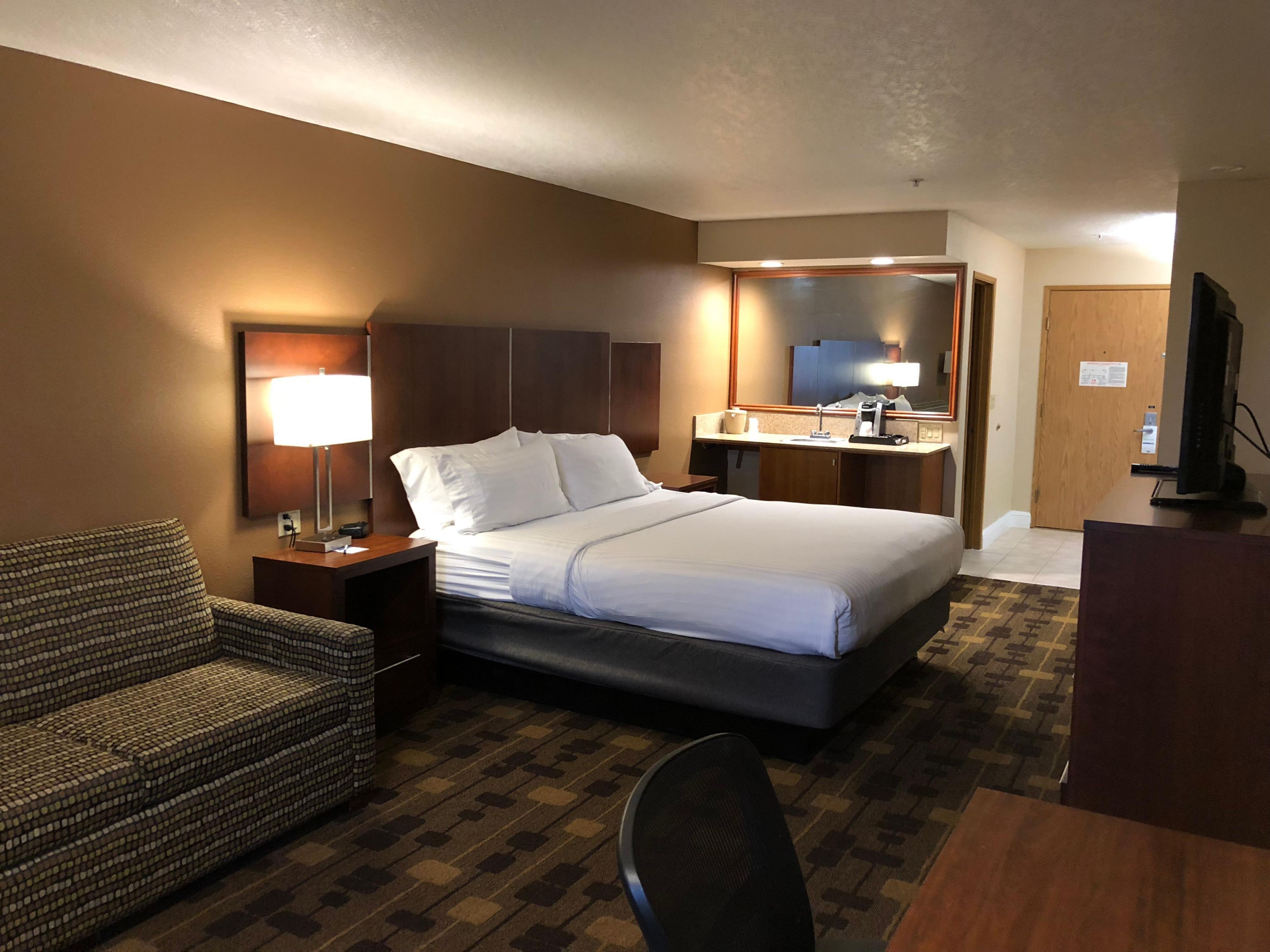 Holiday Inn Express & Suites Corning Guest Room & Suite Options