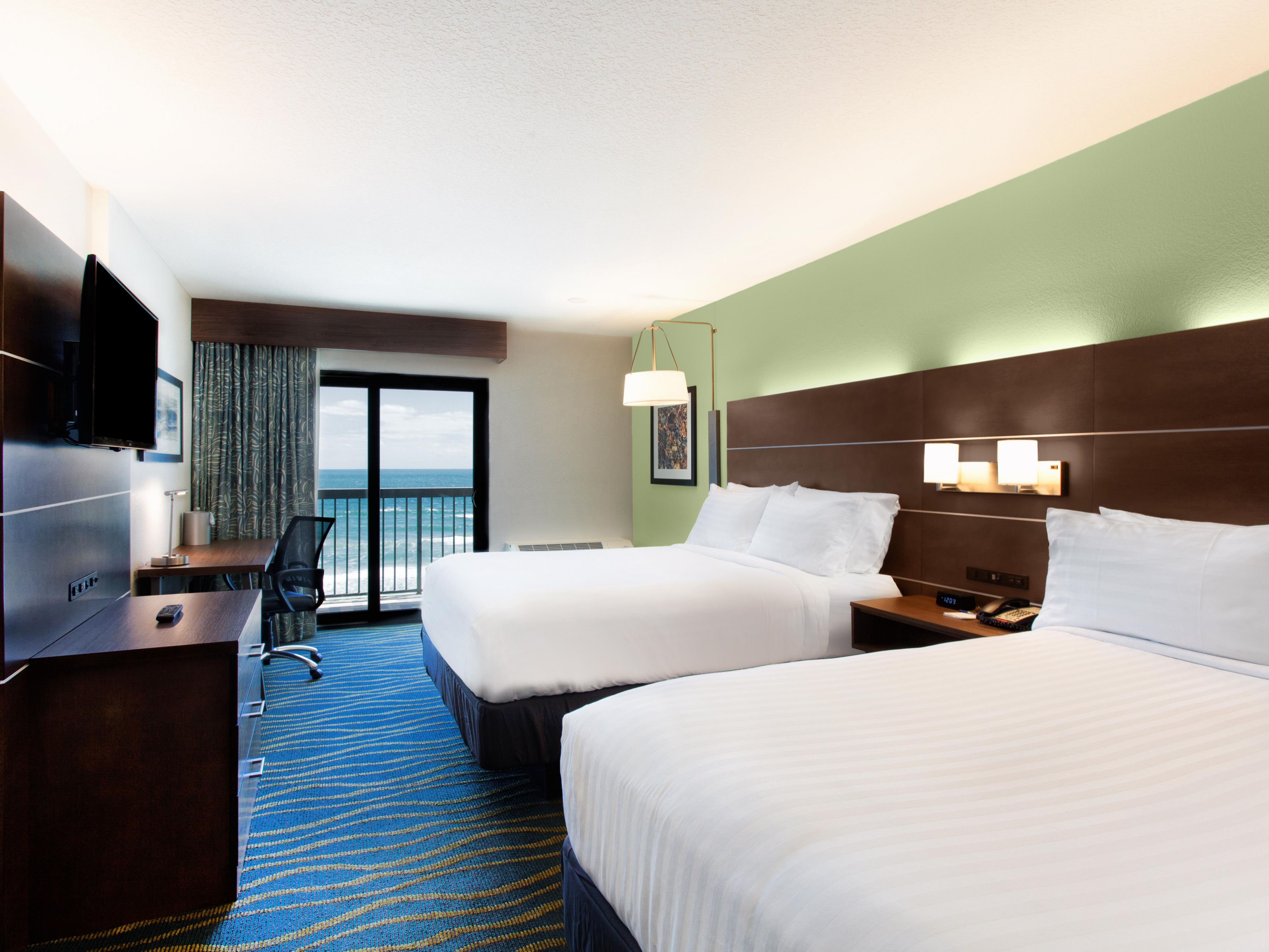 Holiday Inn Express & Suites Oceanfront Daytona Bch Shores Guest Room ...