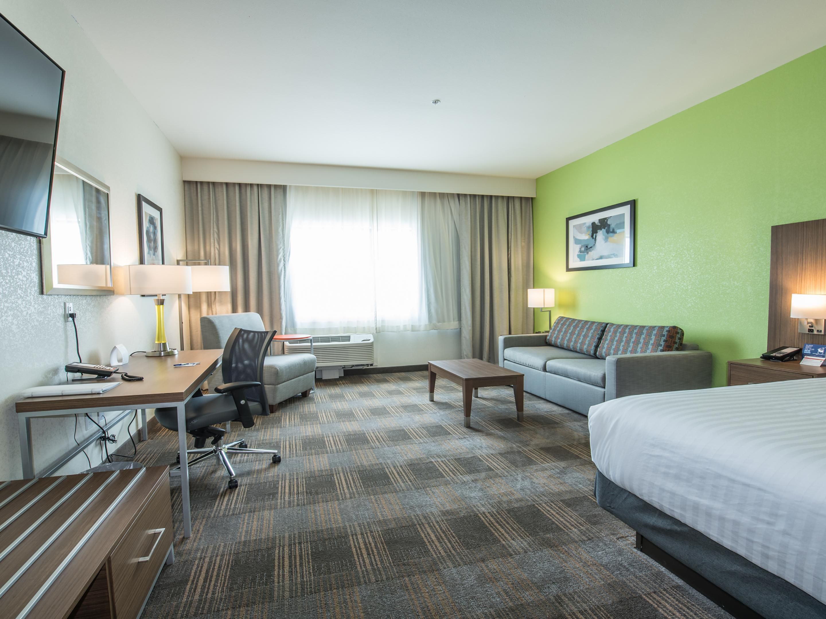 Holiday Inn Express & Suites Dripping Springs - Austin Area Guest Room ...