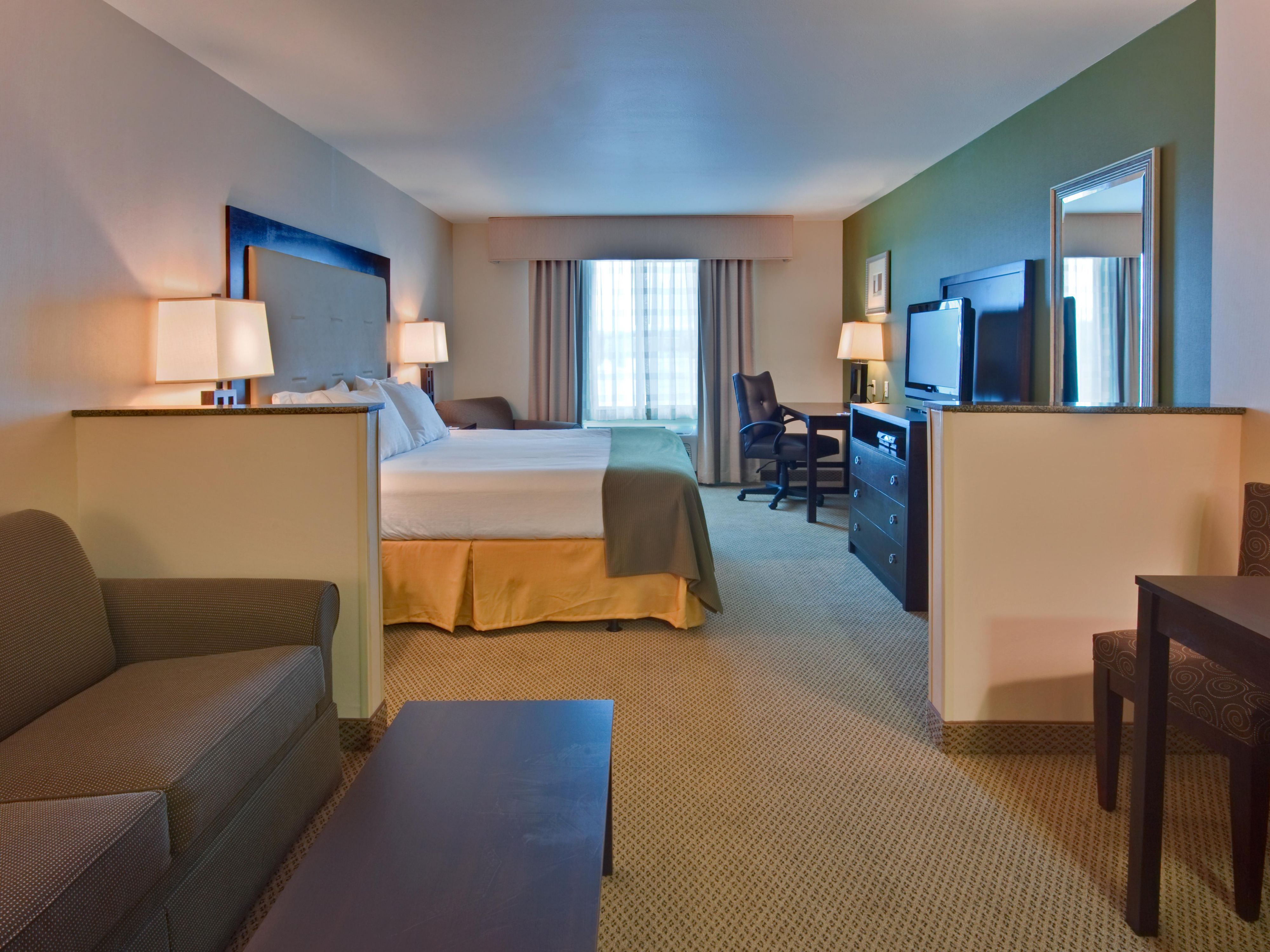 Holiday Inn Express & Suites Dewitt (Syracuse) Guest Room & Suite Options