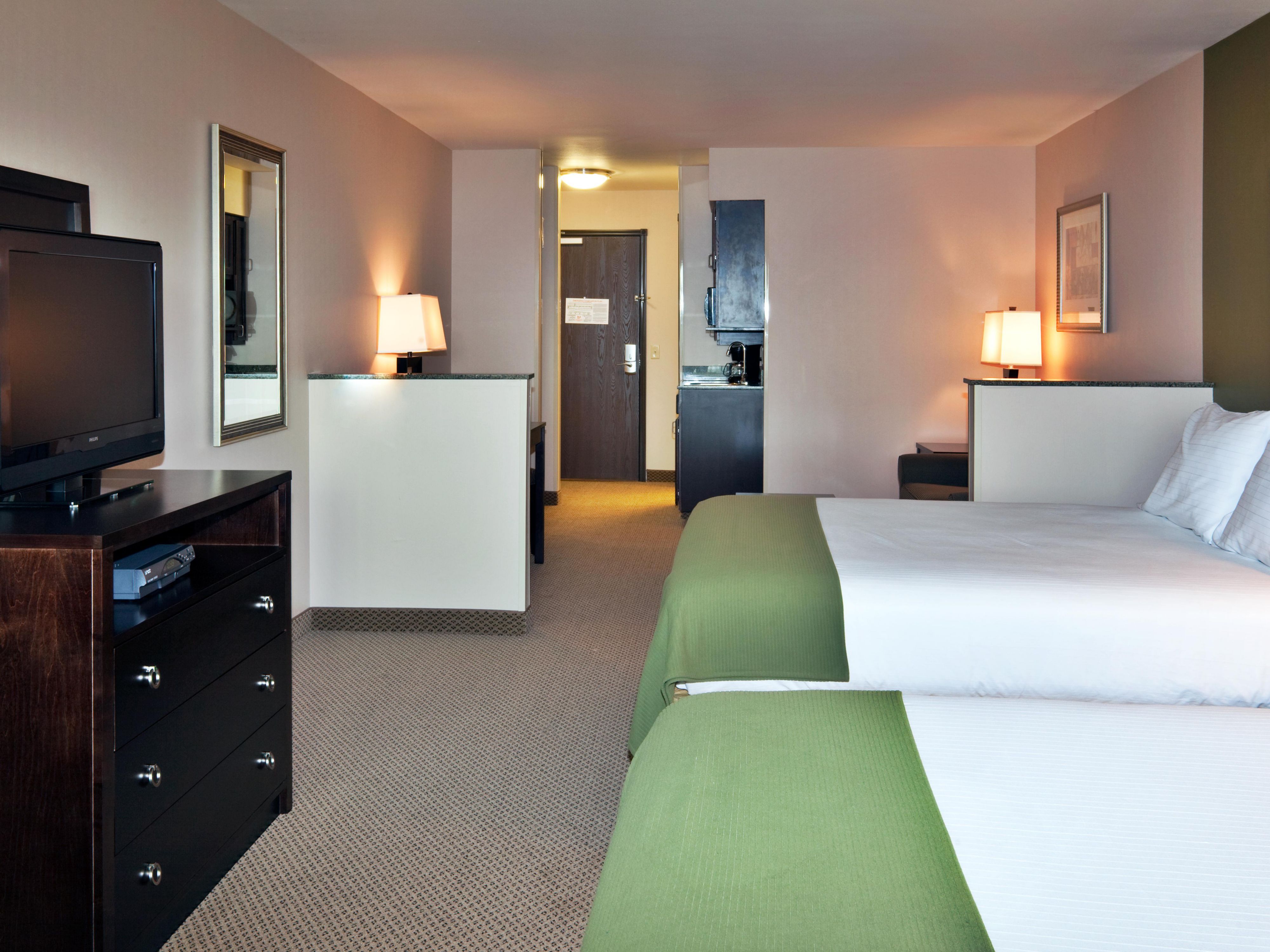 Holiday Inn Express & Suites Dewitt (Syracuse) Guest Room & Suite Options