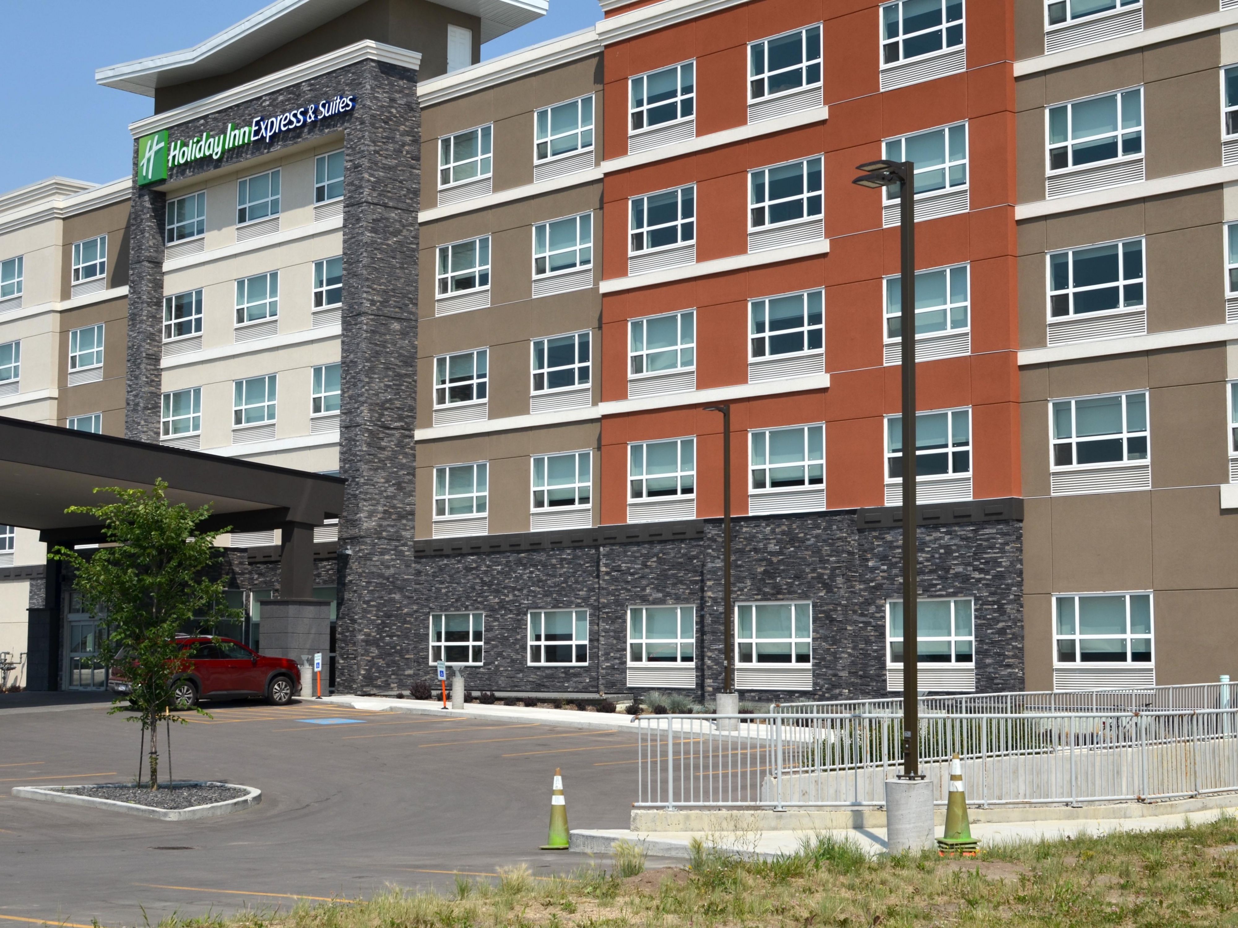 Holiday Inn Express & Suites Edmonton SW – Windermere - Edmonton,