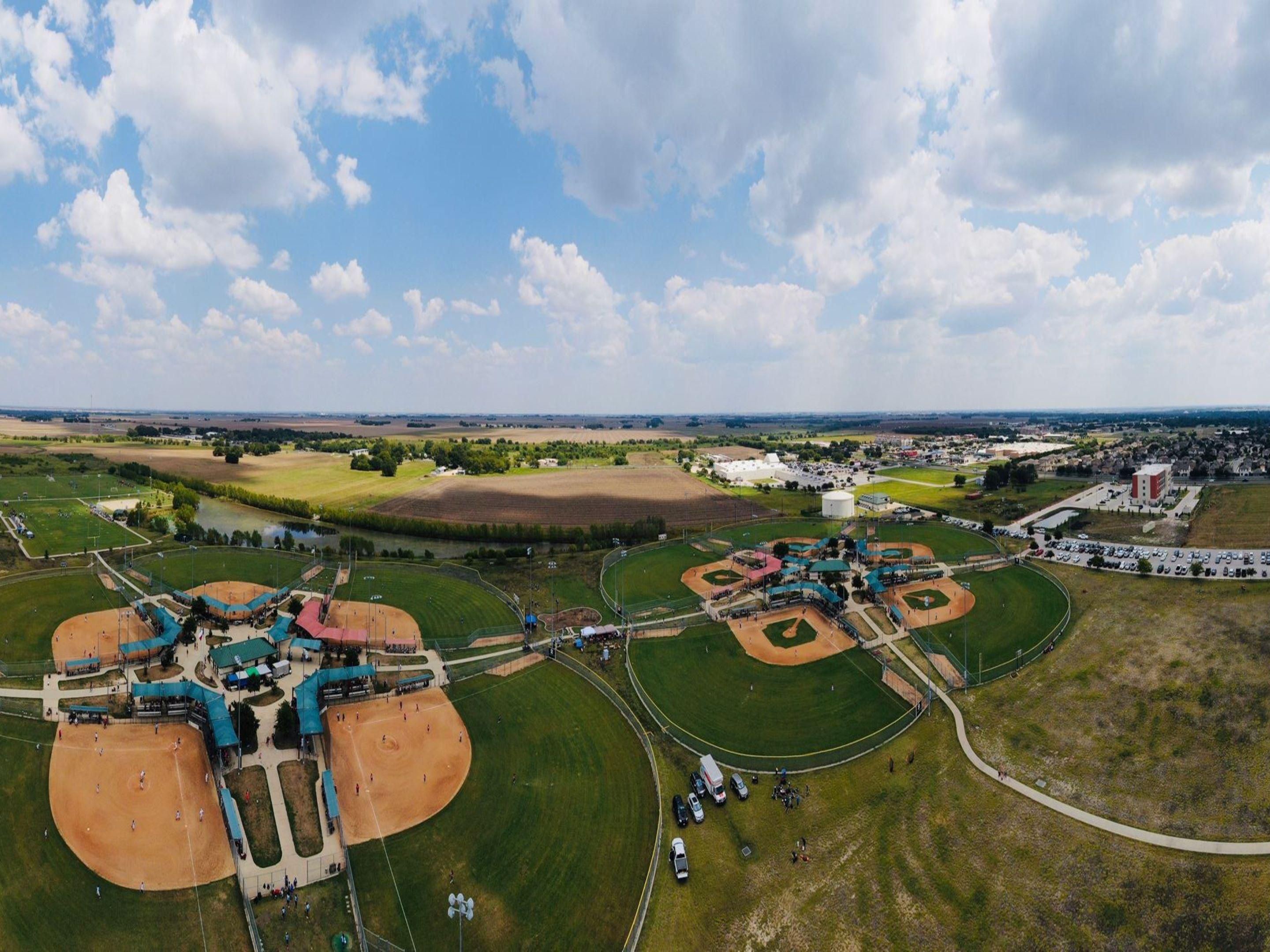 Affordable Hotel in Elgin, Texas | Holiday Inn Express & Suites Elgin