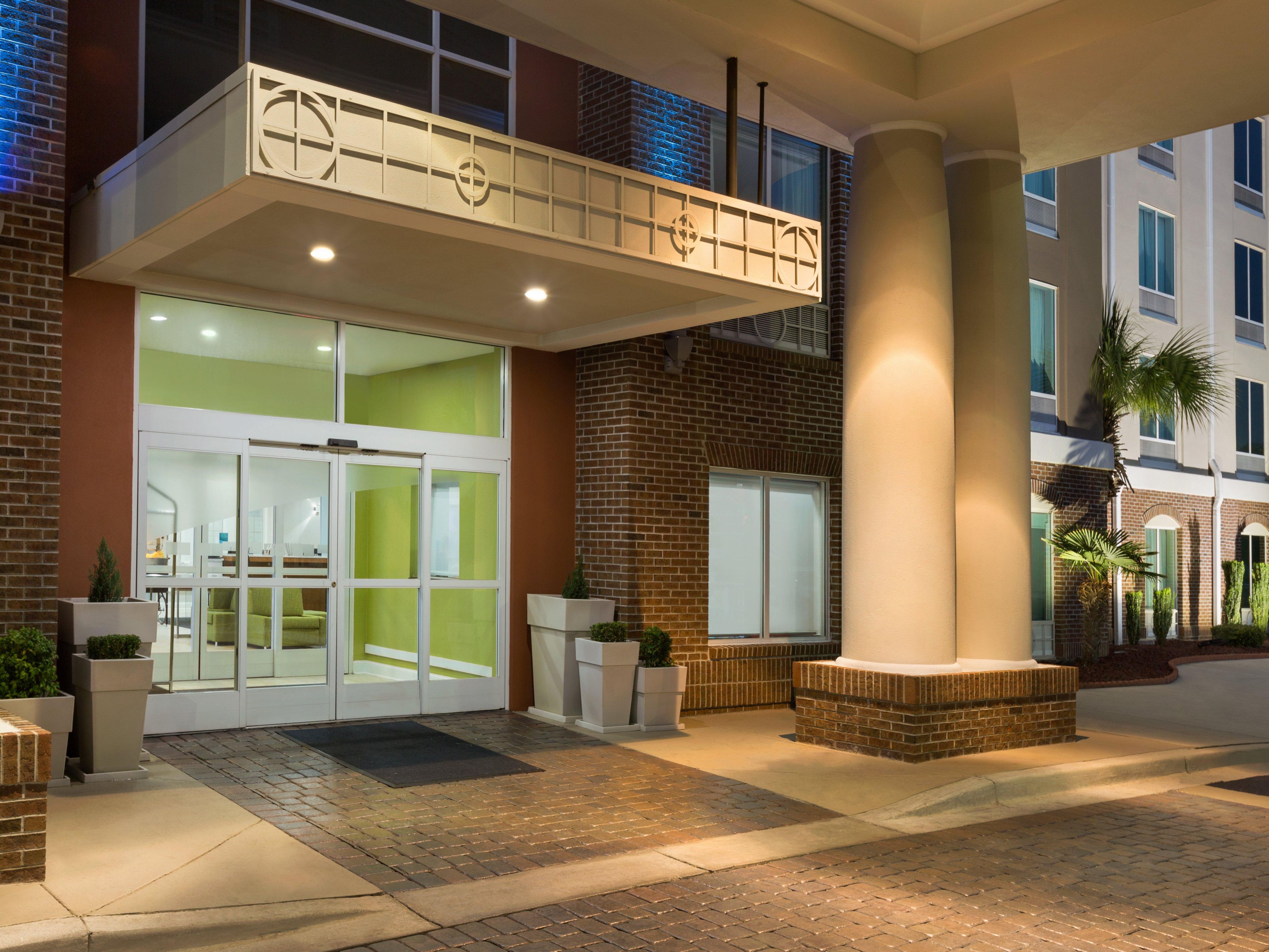 Hotel in Florence, SC on I 95 | Holiday Inn Express & Suites Florence I ...