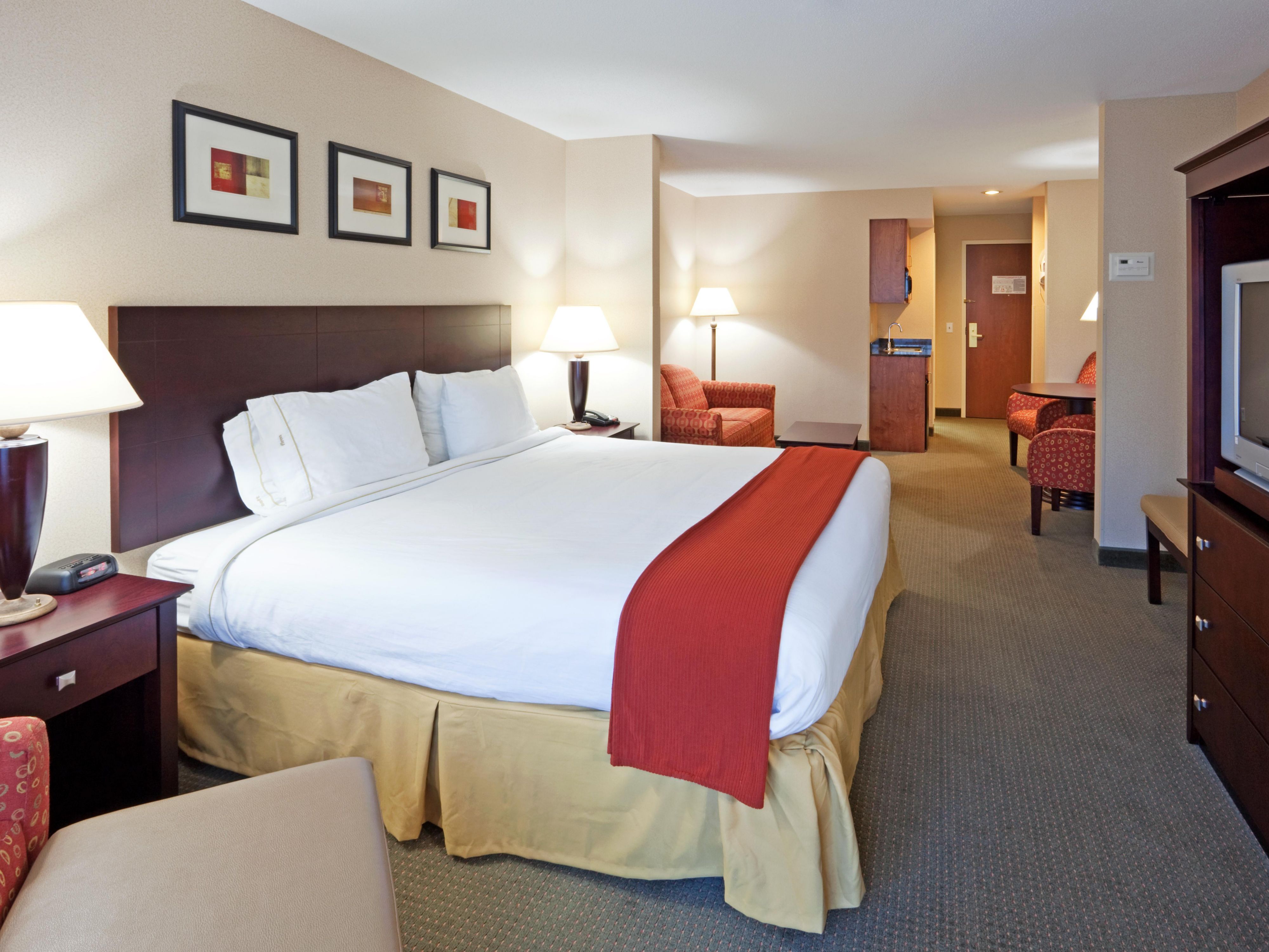 Holiday Inn Express & Suites Freeport - Brunswick Area Guest Room ...