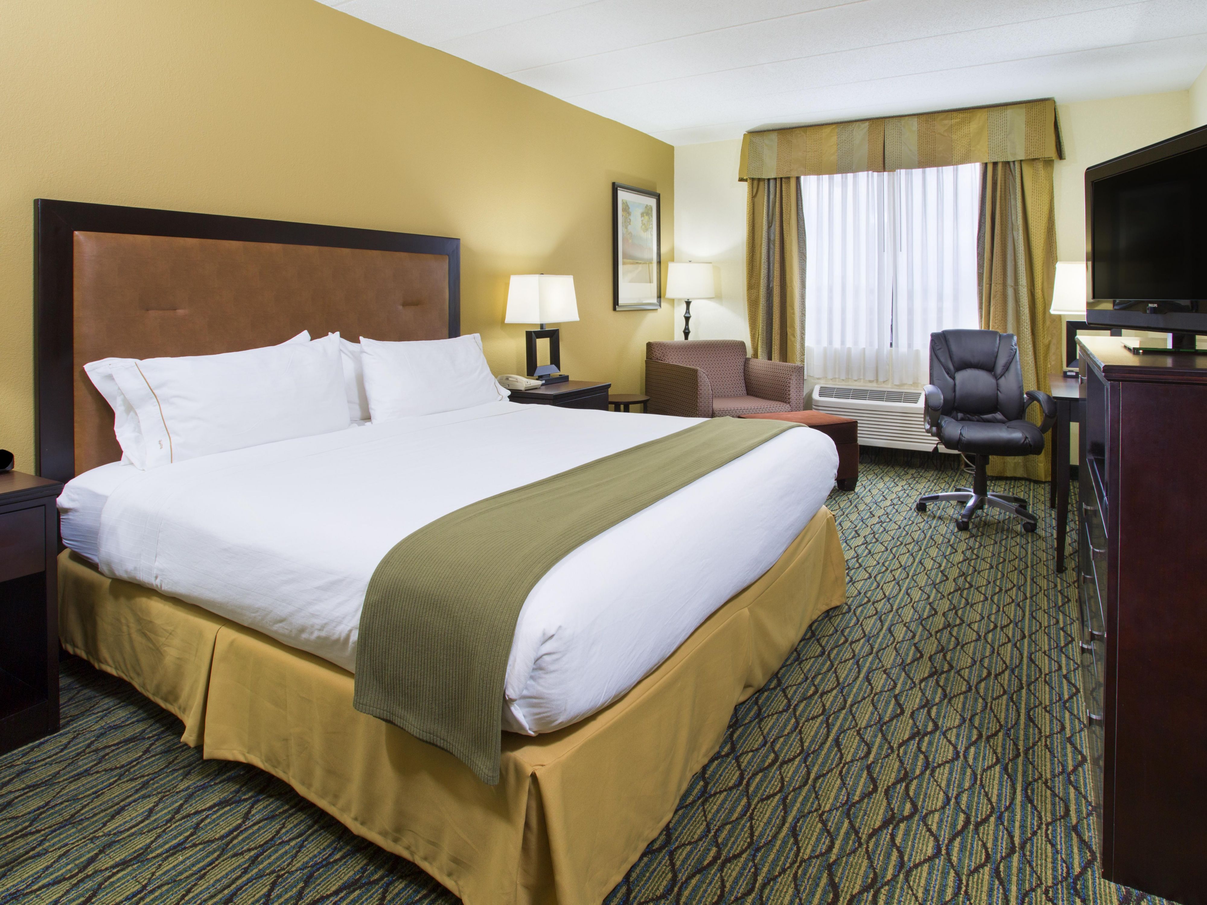 Holiday Inn Express & Suites Columbus Airport Guest Room & Suite Options
