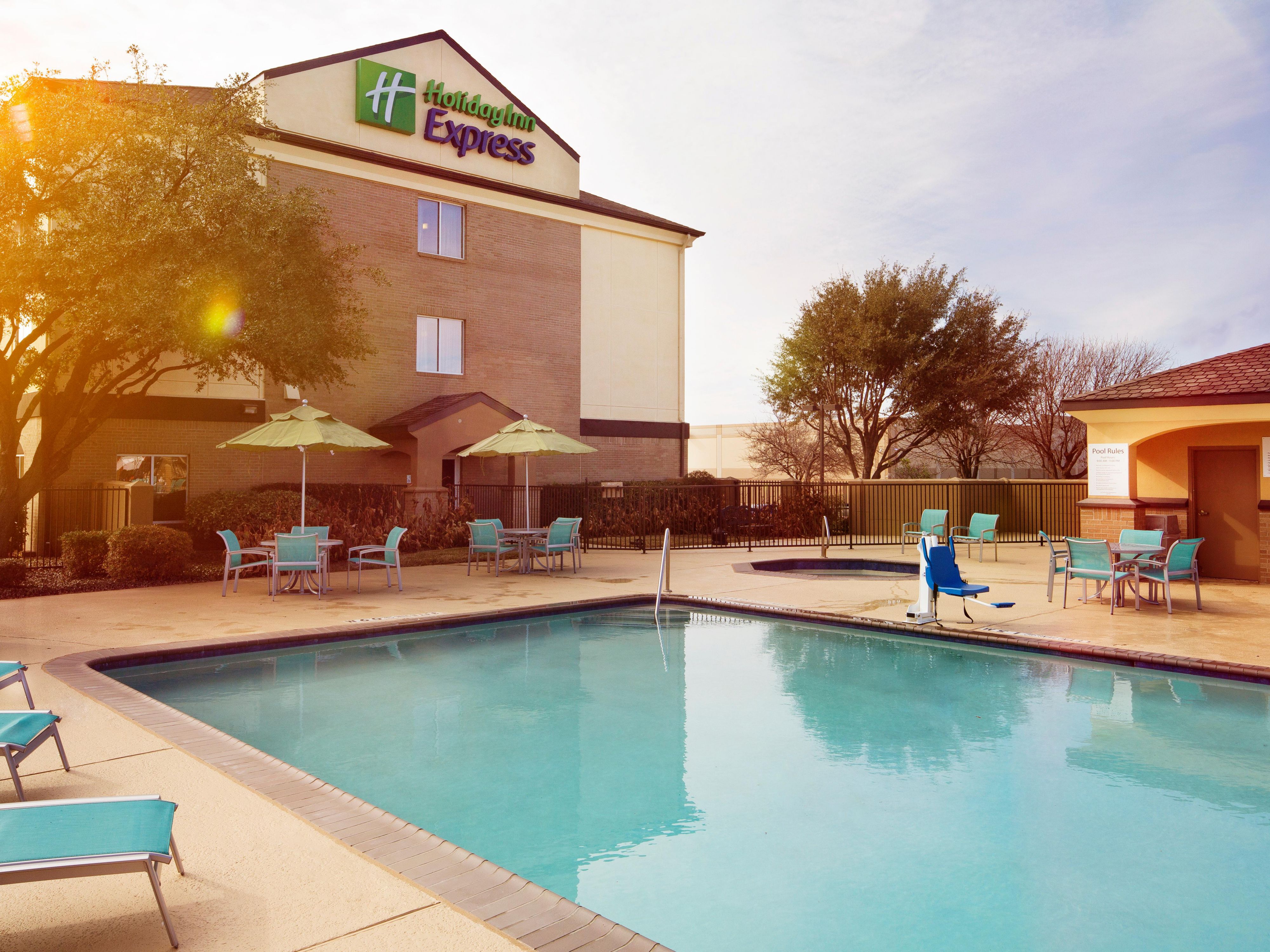 Grapevine Hotel | Holiday Inn Express & Suites DFW Airport Grapevine