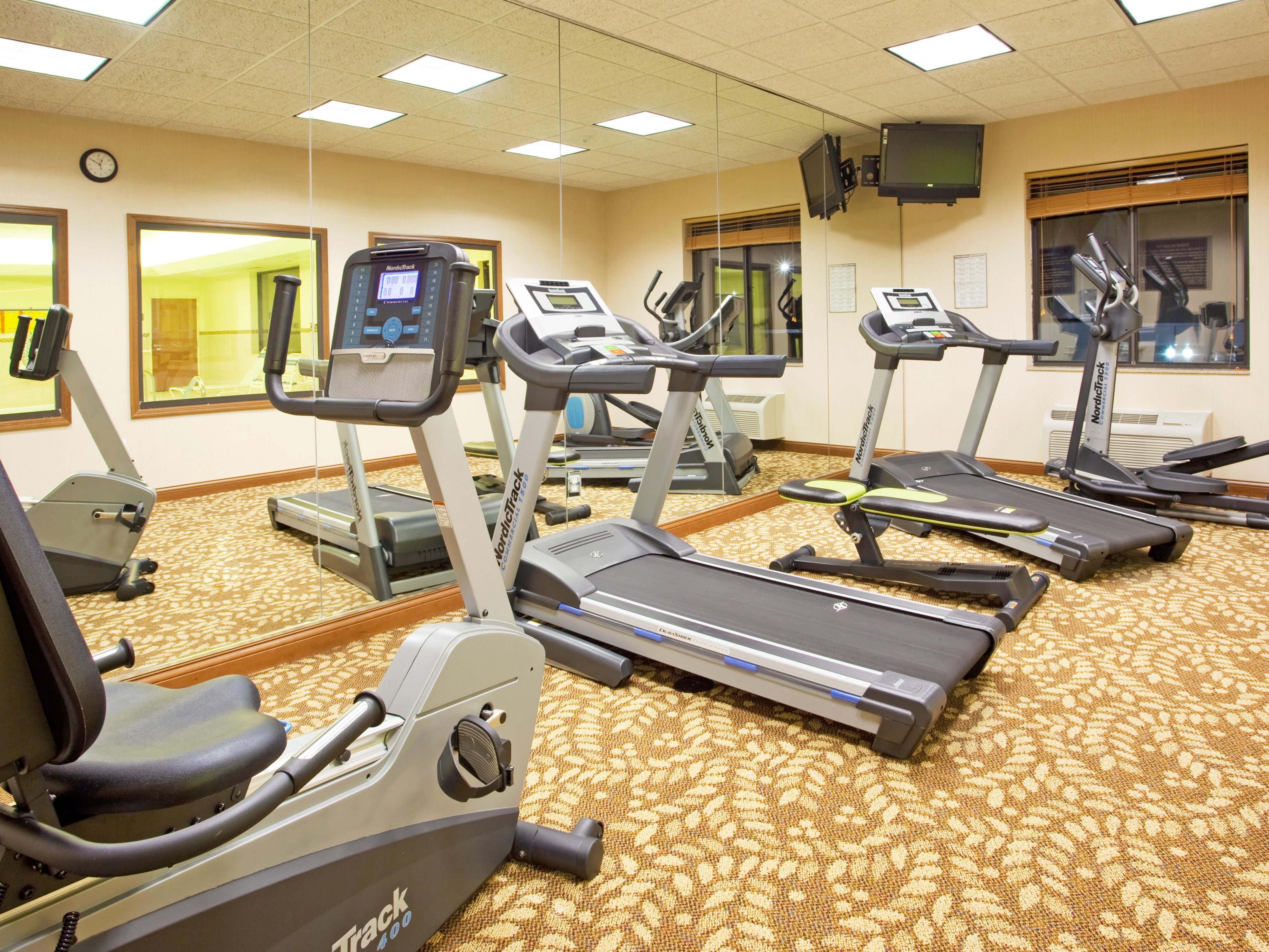 Howell Hotel with Indoor Pool | Holiday Inn Express & Suites Howell