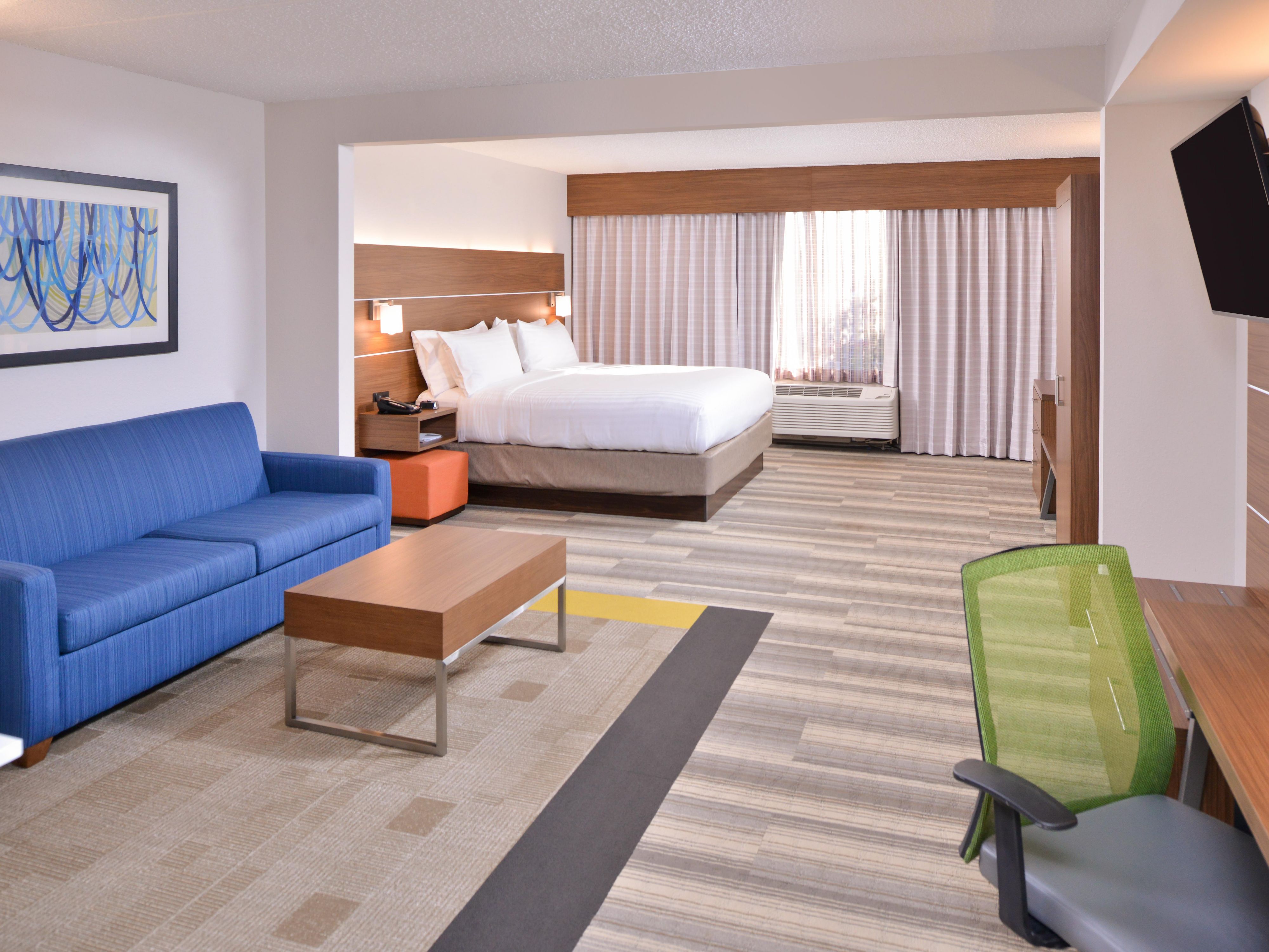 Holiday Inn Express & Suites Indianapolis Dtn-Conv Ctr Area Guest Room ...