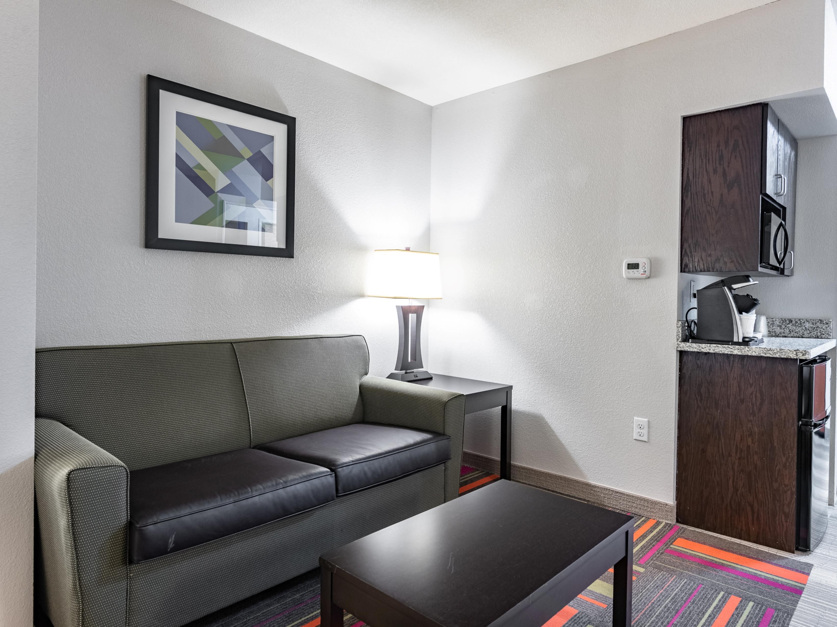 Holiday Inn Express & Suites Ironton Guest Room & Suite Options