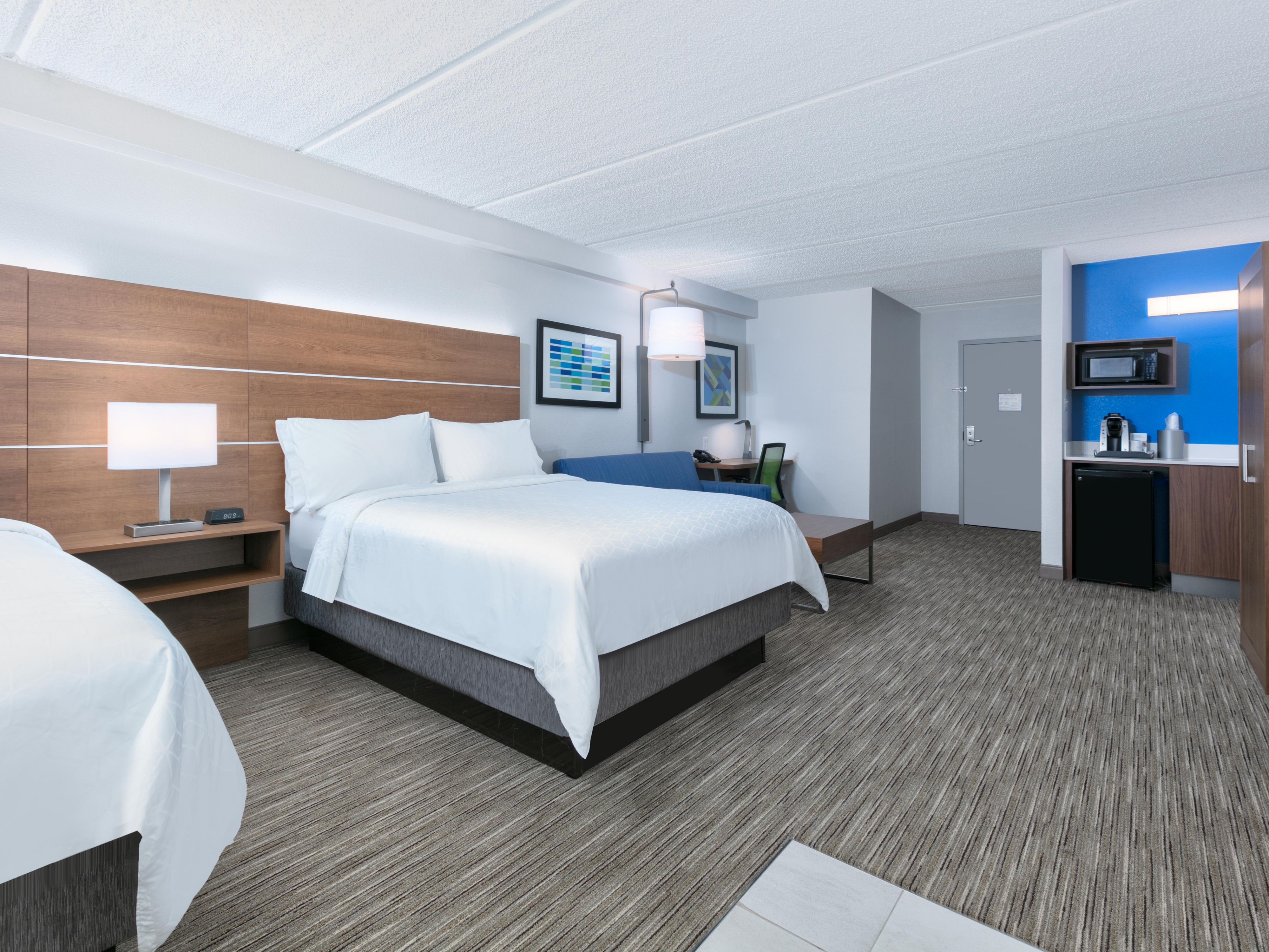 Holiday Inn Express & Suites Dallas Ft. Worth Airport South Guest Room ...