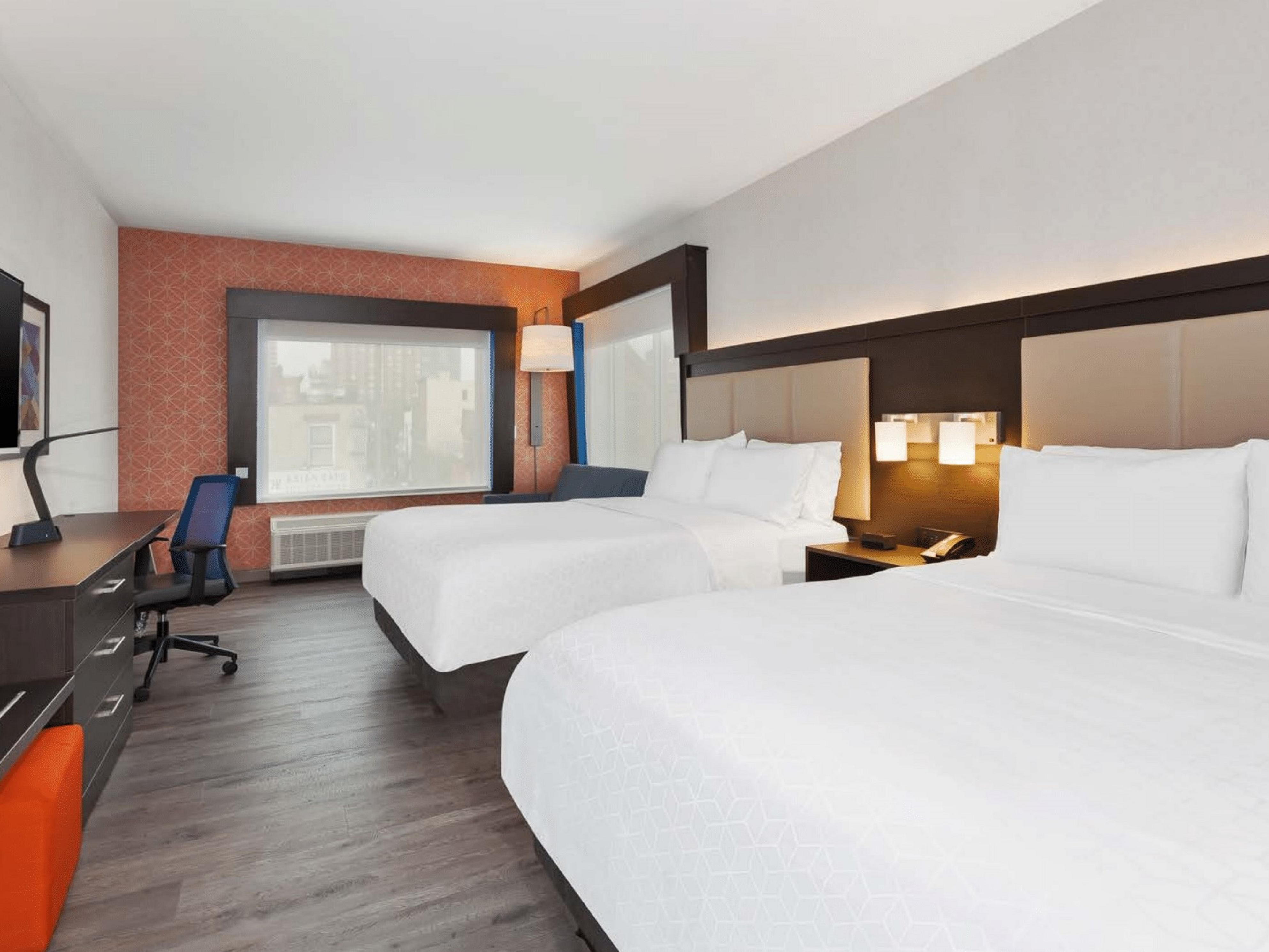 Holiday Inn Express & Suites Jersey City - Holland Tunnel Guest Room ...