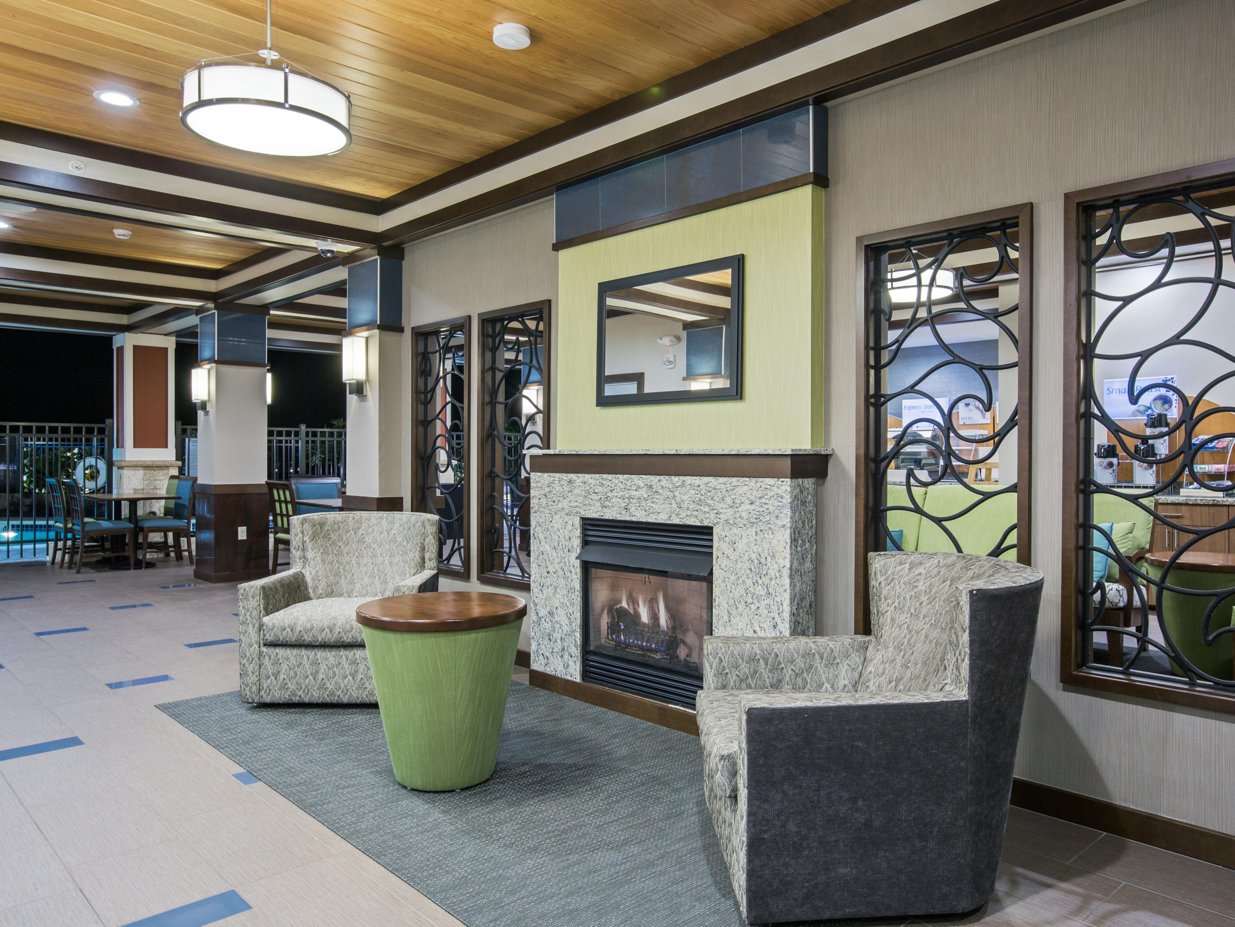 Holiday Inn Express & Suites Kailua-Kona Hotel by IHG