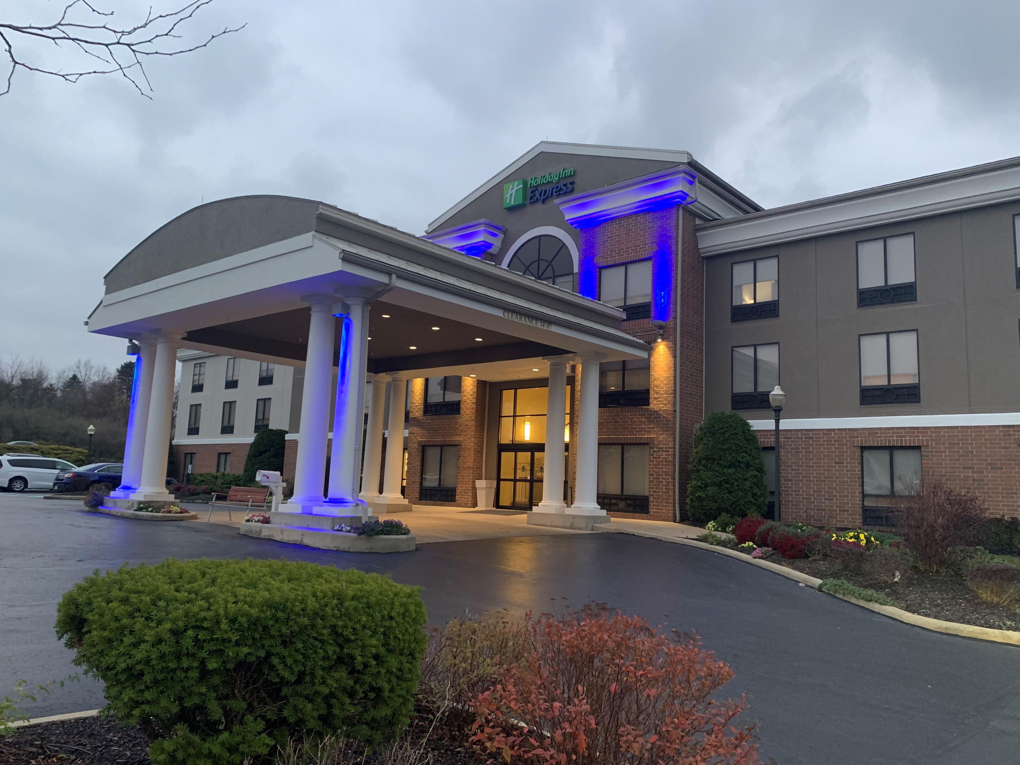 Hotel in Kent, Ohio | Holiday Inn Express & Suites Kent State University