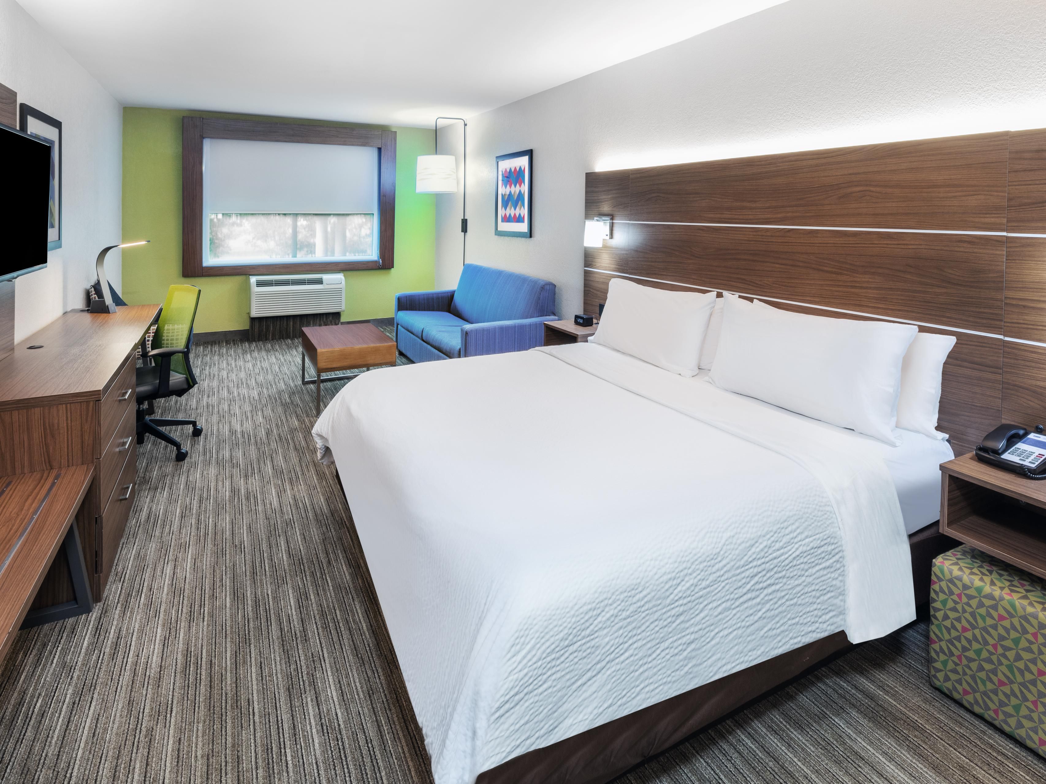 Holiday Inn Express & Suites Lafayette-South Guest Room & Suite Options
