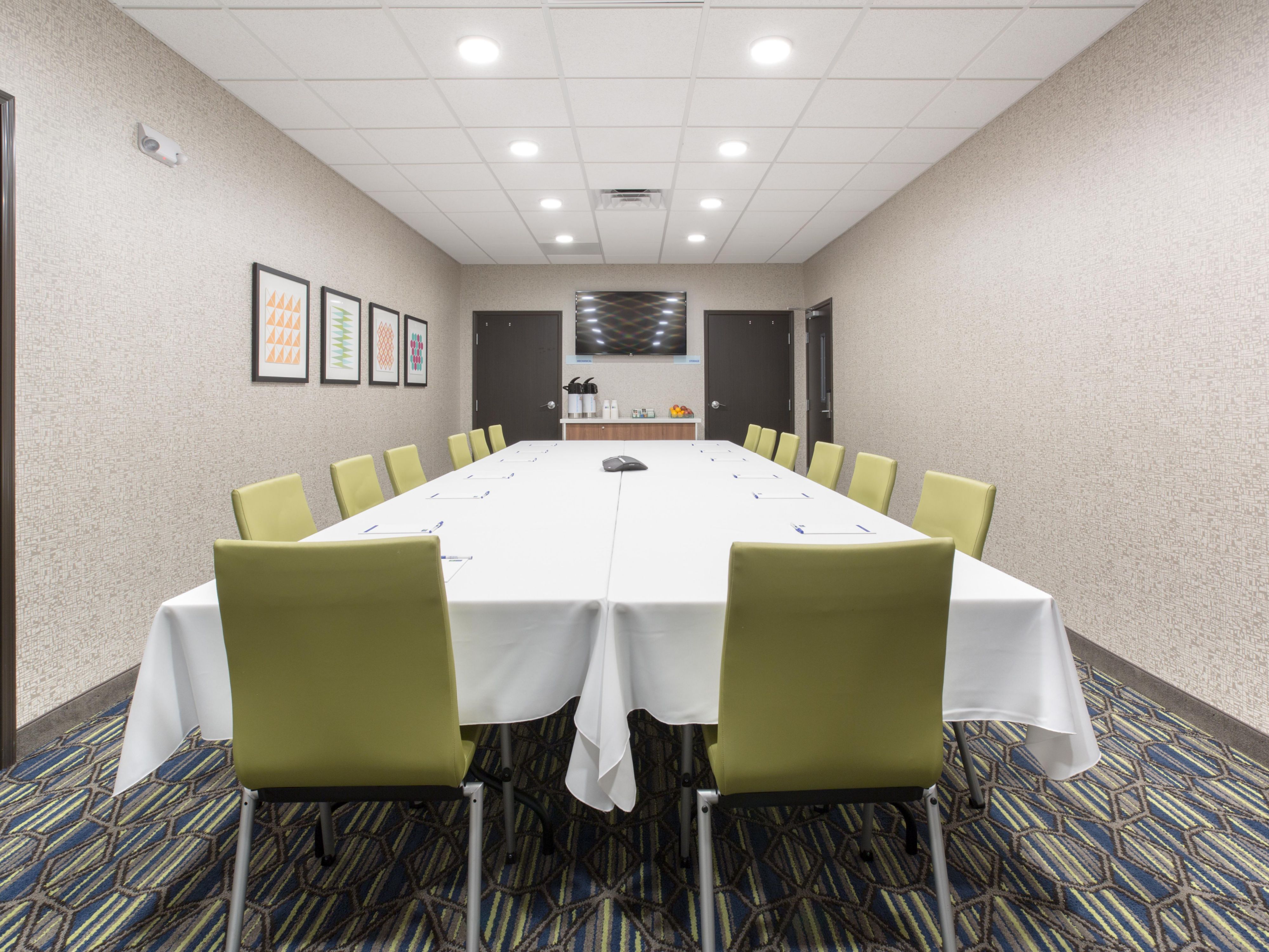 Hotel in Lincoln near Pinnacle Bank Arena | Holiday Inn Express ...