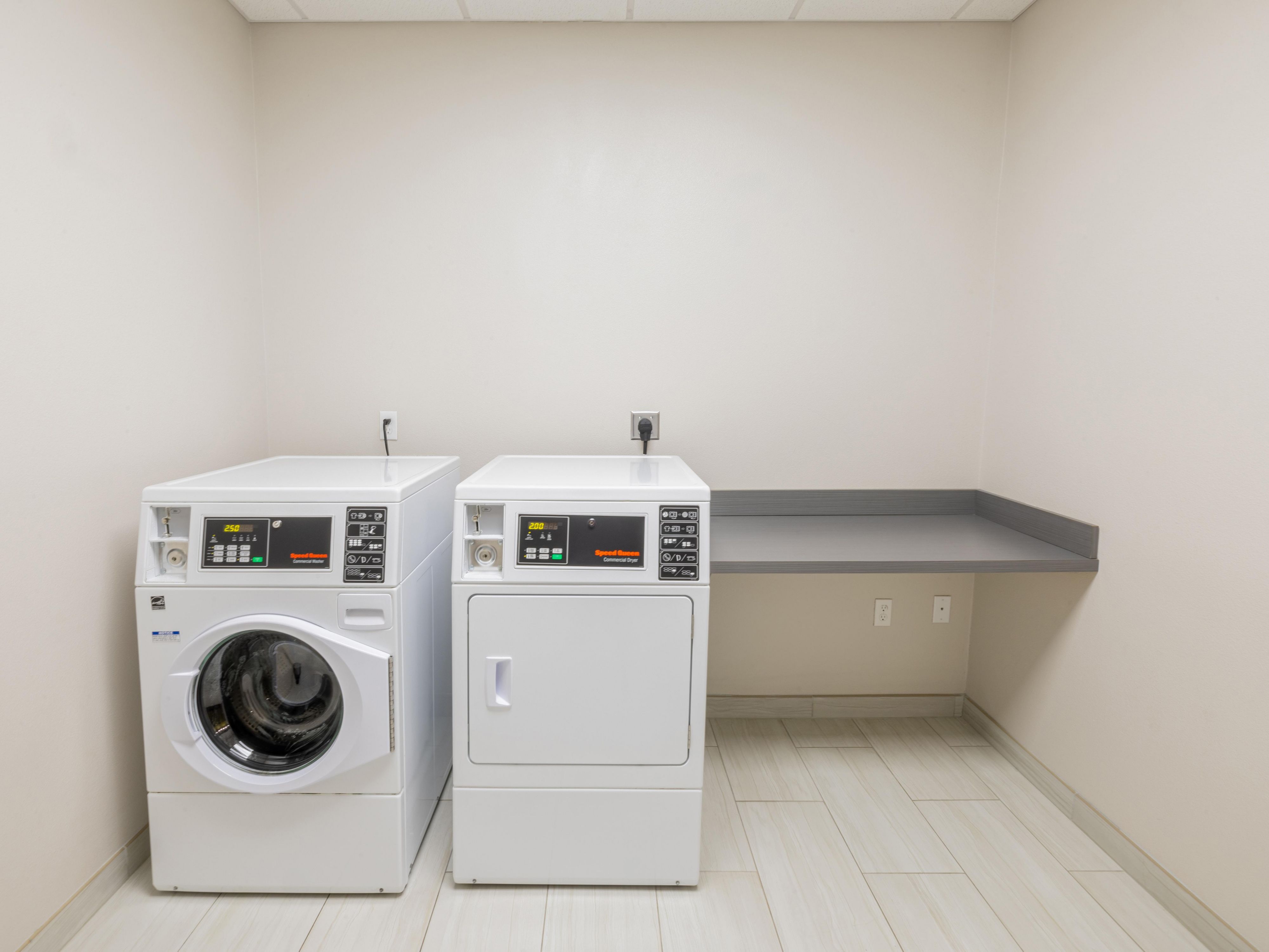 Holiday Inn Express & Suites Lindale Amenities & Services