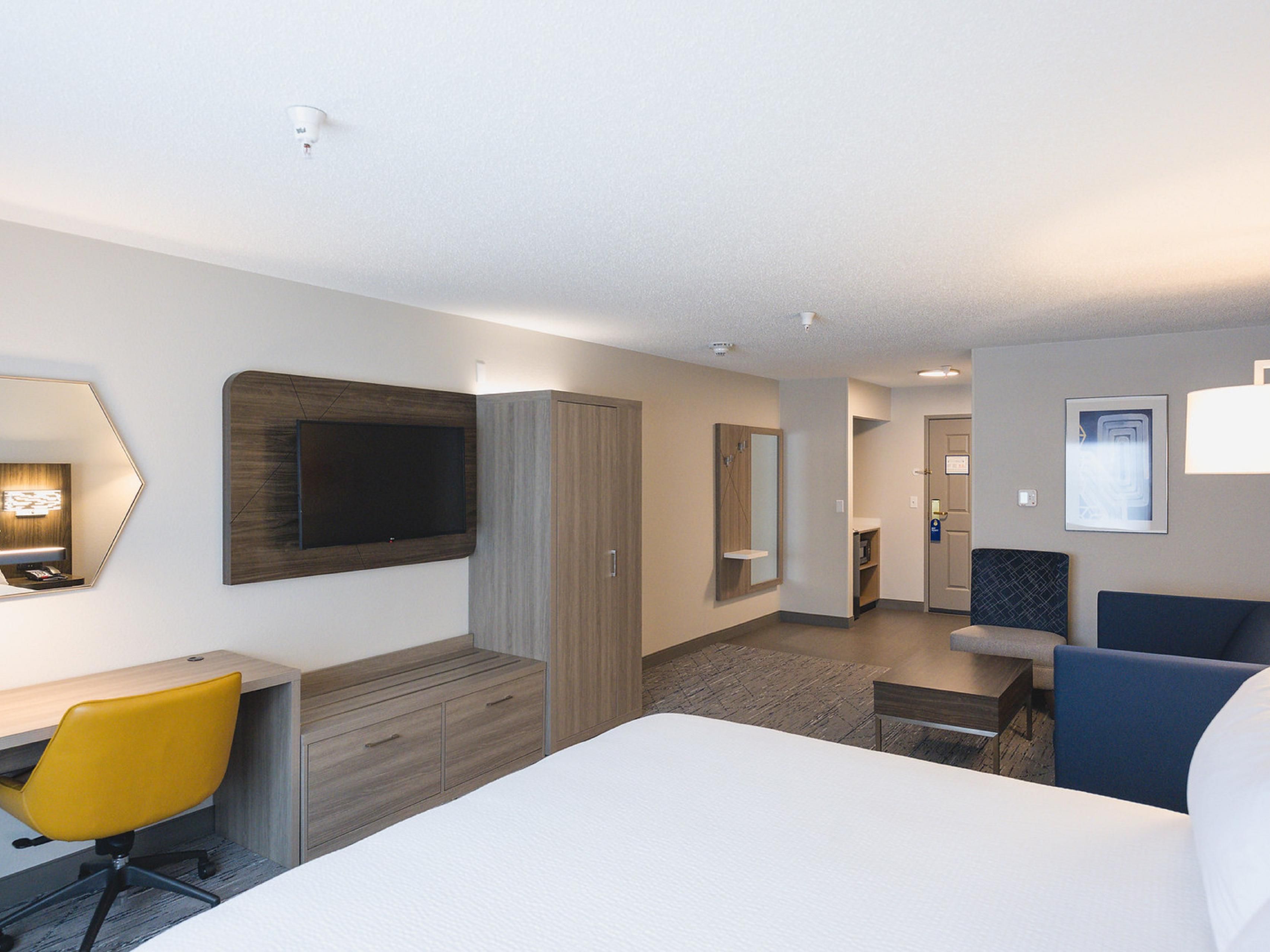 Holiday Inn Express & Suites Marquette Guest Room & Suite Options