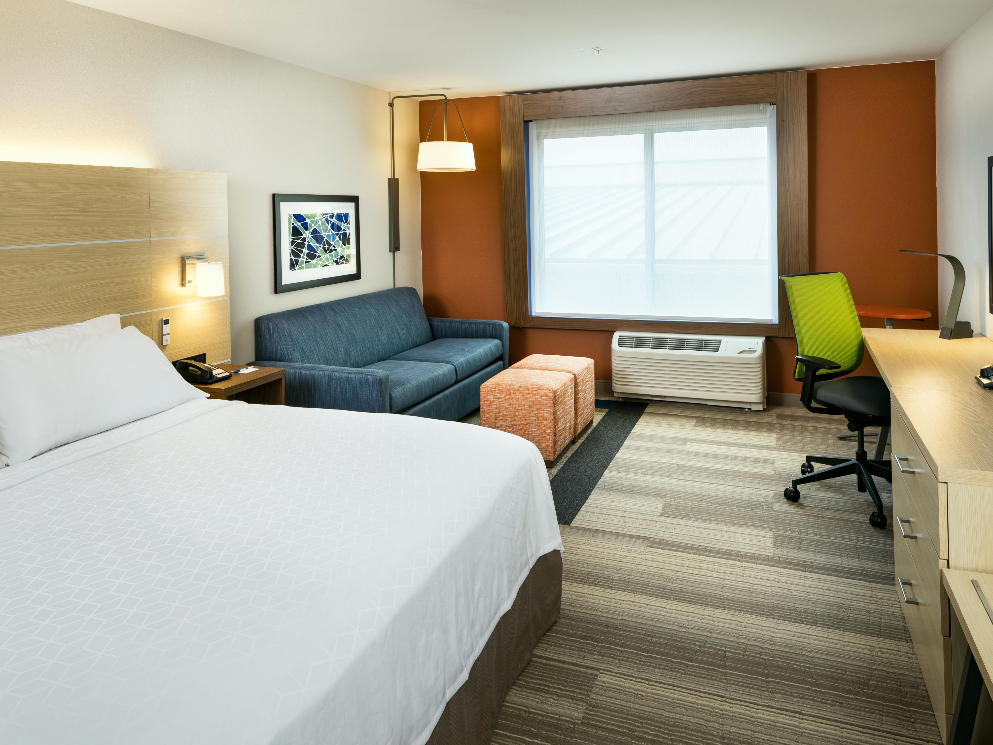 Holiday Inn Express & Suites Medford Guest Room & Suite Options