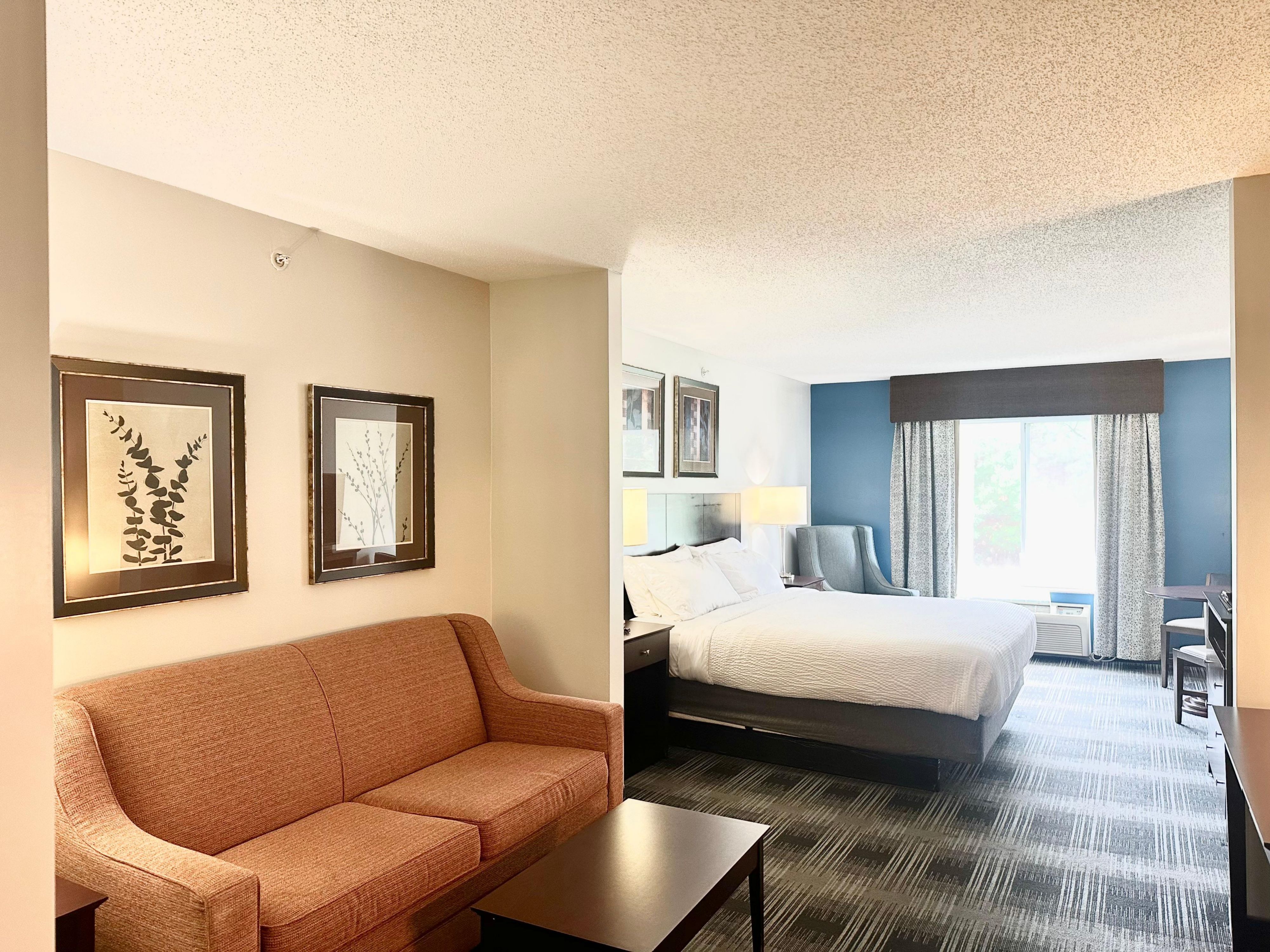 Hotels in Meriden, CT | Holiday Inn Express & Suites Meriden