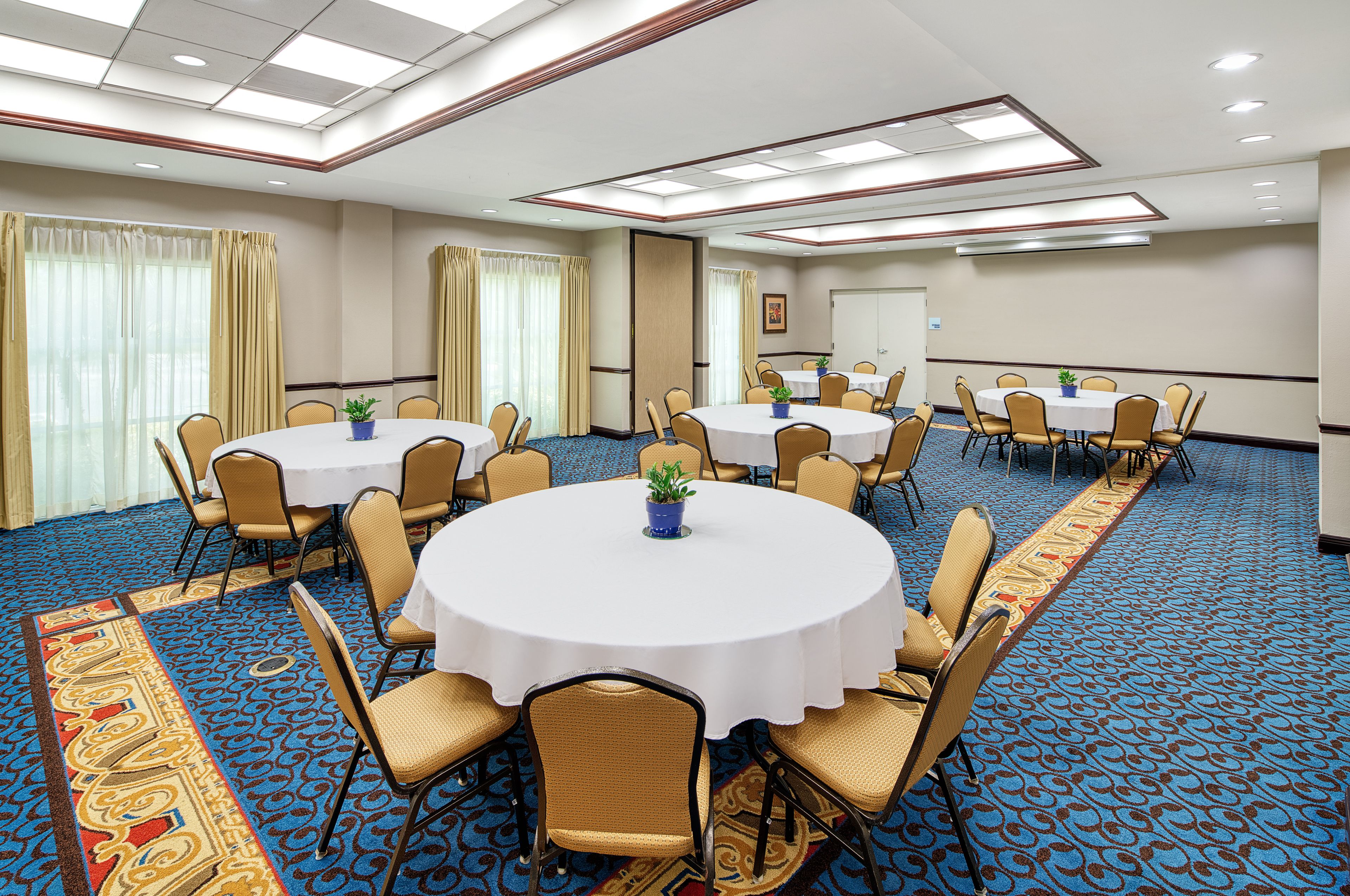 Events and Meeting Space in Miami | Holiday Inn Express & Suites Miami ...