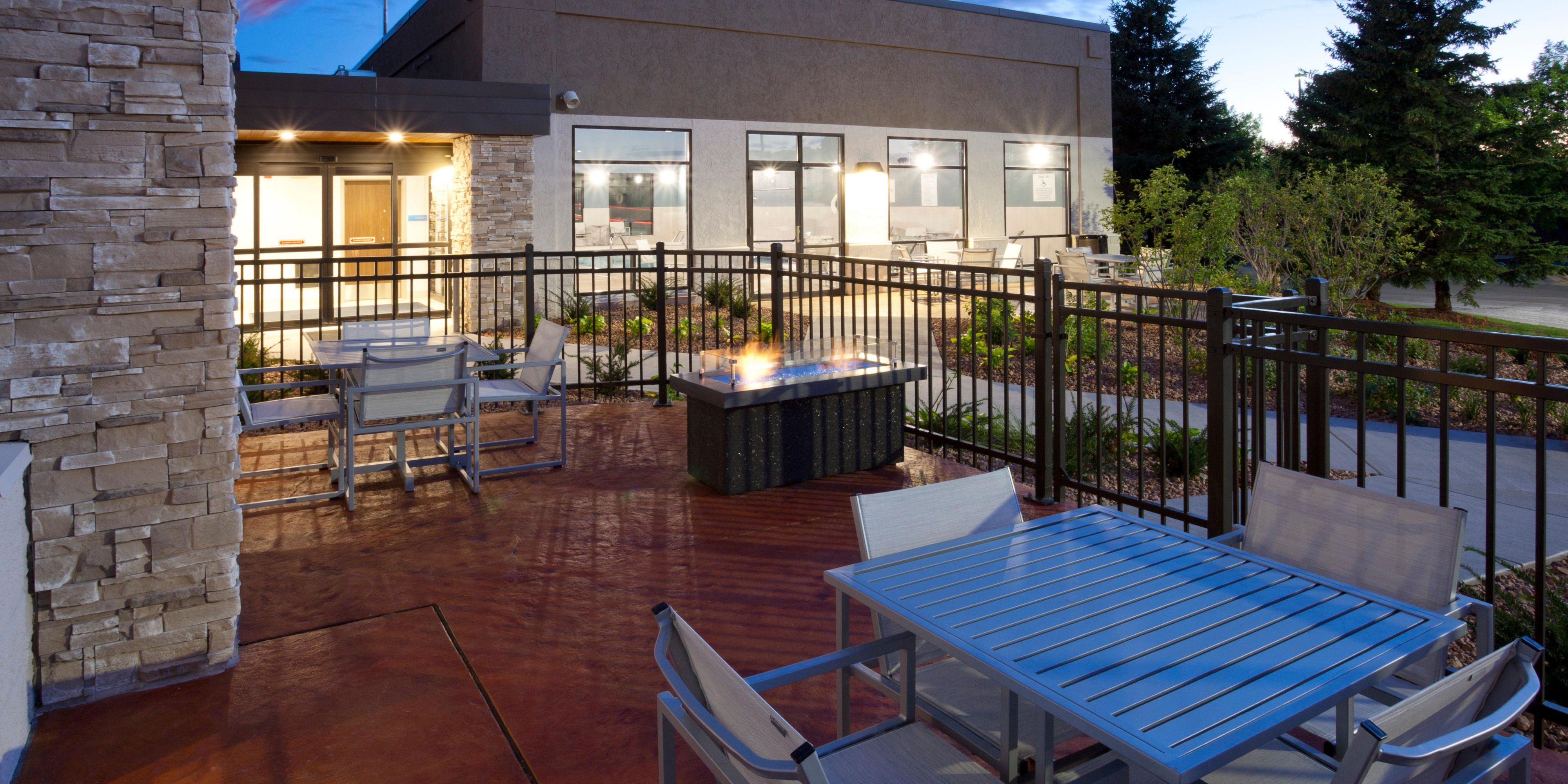 Holiday Inn Express & Suites Minneapolis (Golden Valley) Hotel by IHG