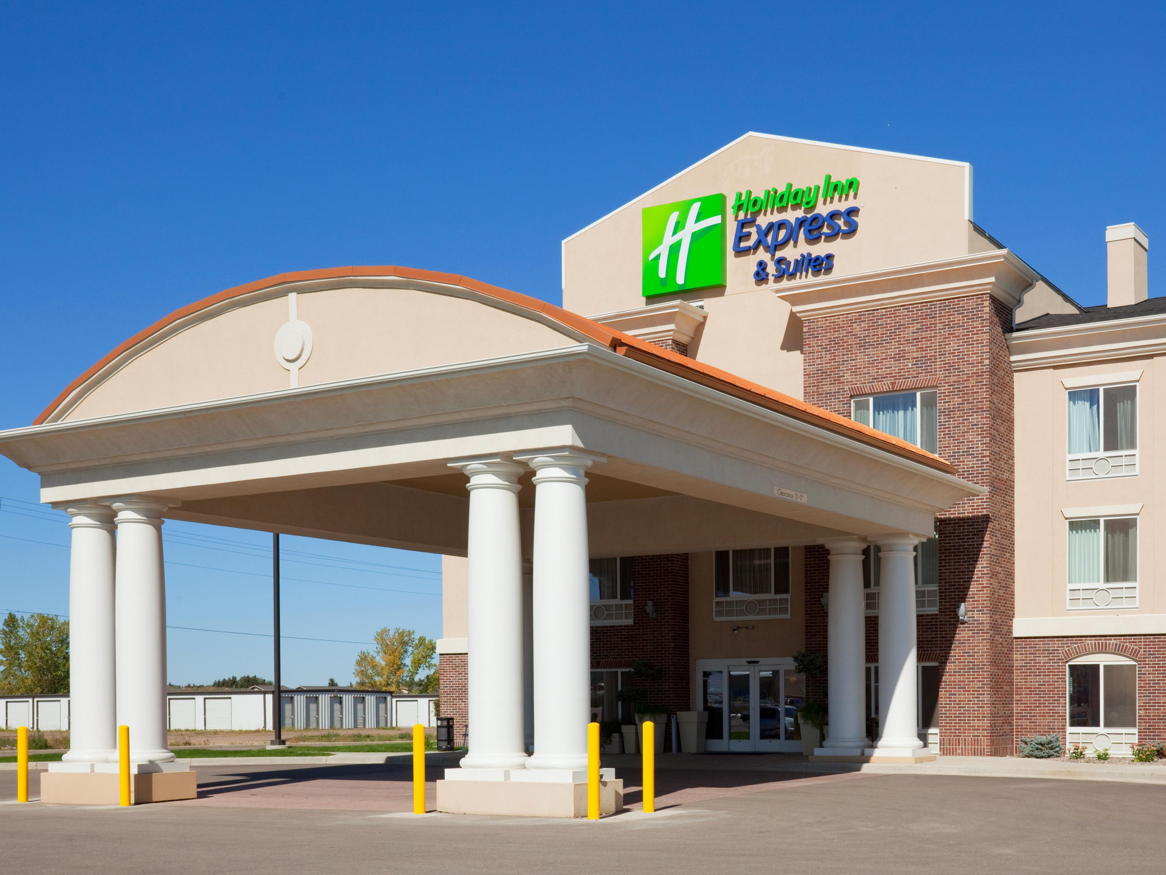 Hotel Minot, ND | Holiday Inn Express & Suites Minot