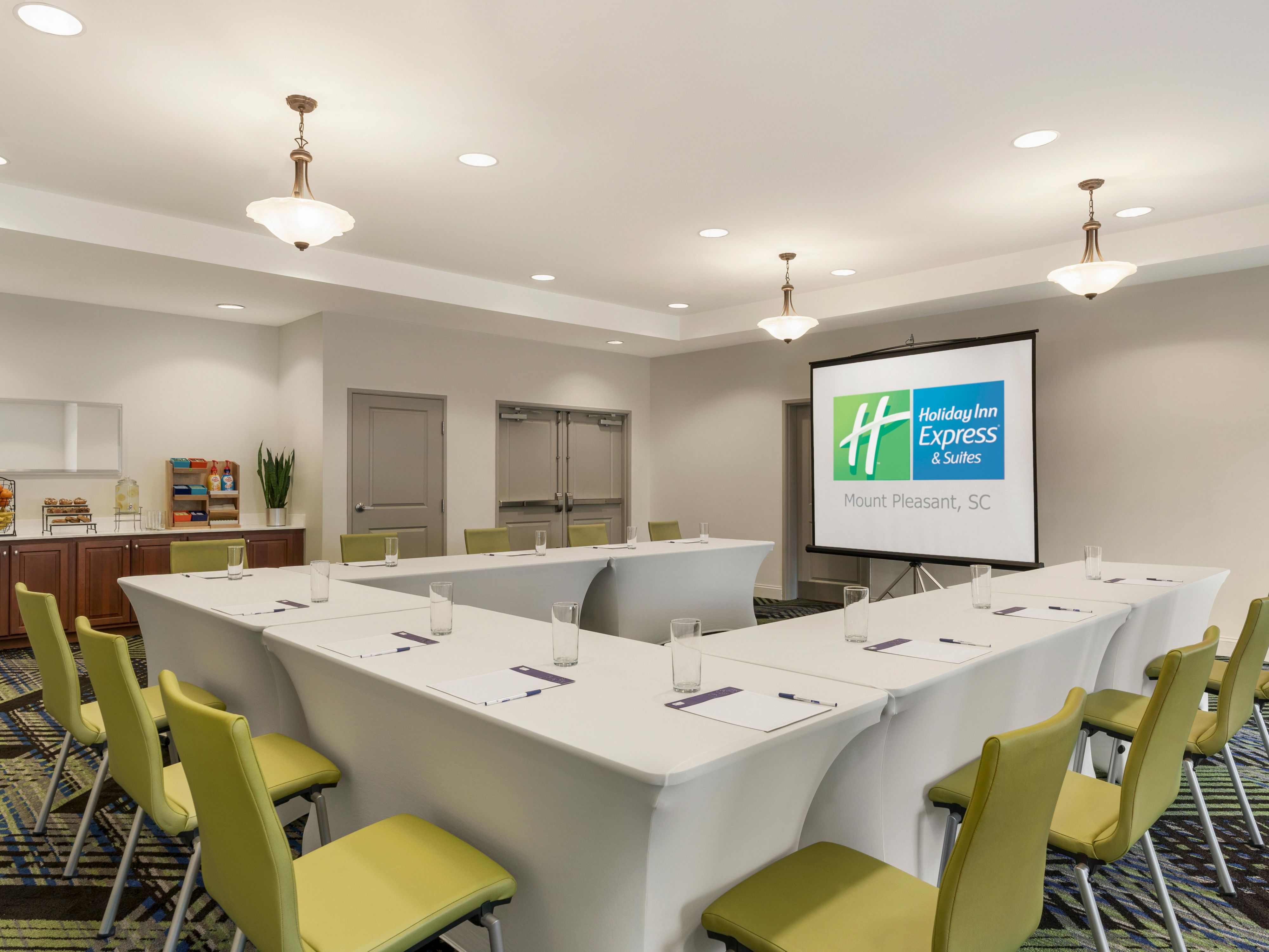 Hotels in Mt. Pleasant, SC | Holiday Inn Express & Suites Charleston ...