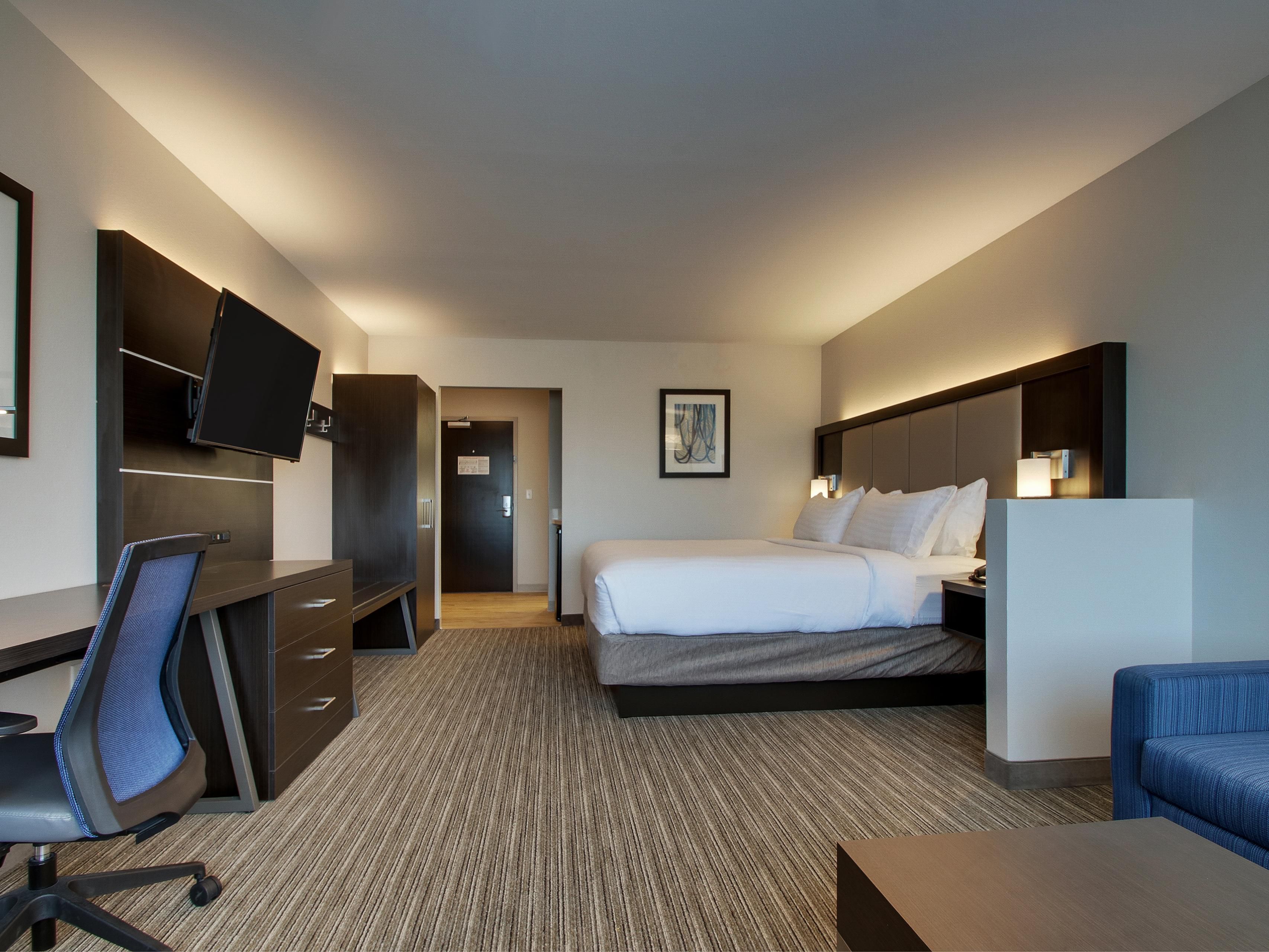 Holiday Inn Express & Suites Mount Vernon Guest Room & Suite Options