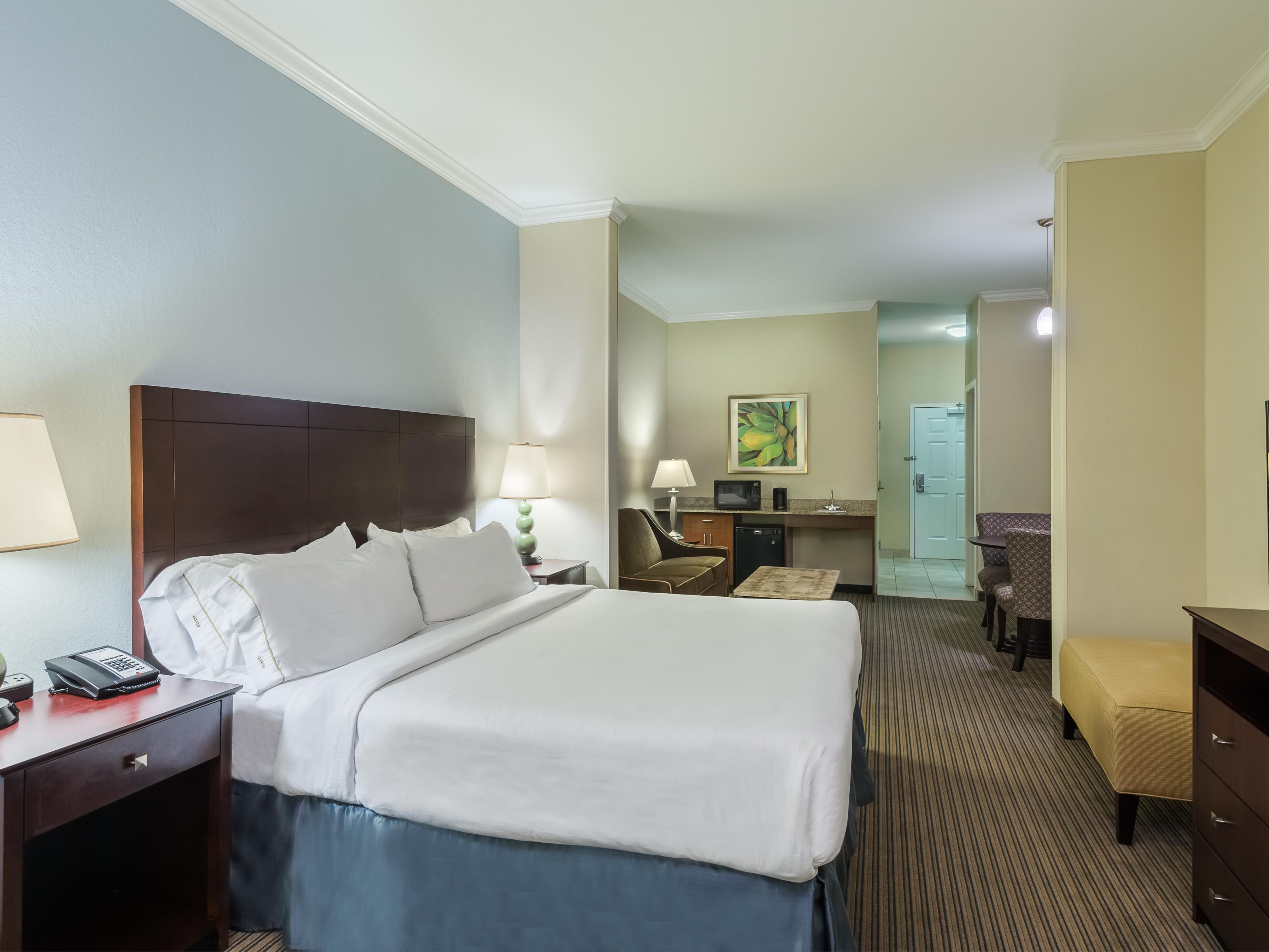 Rooms & Suites