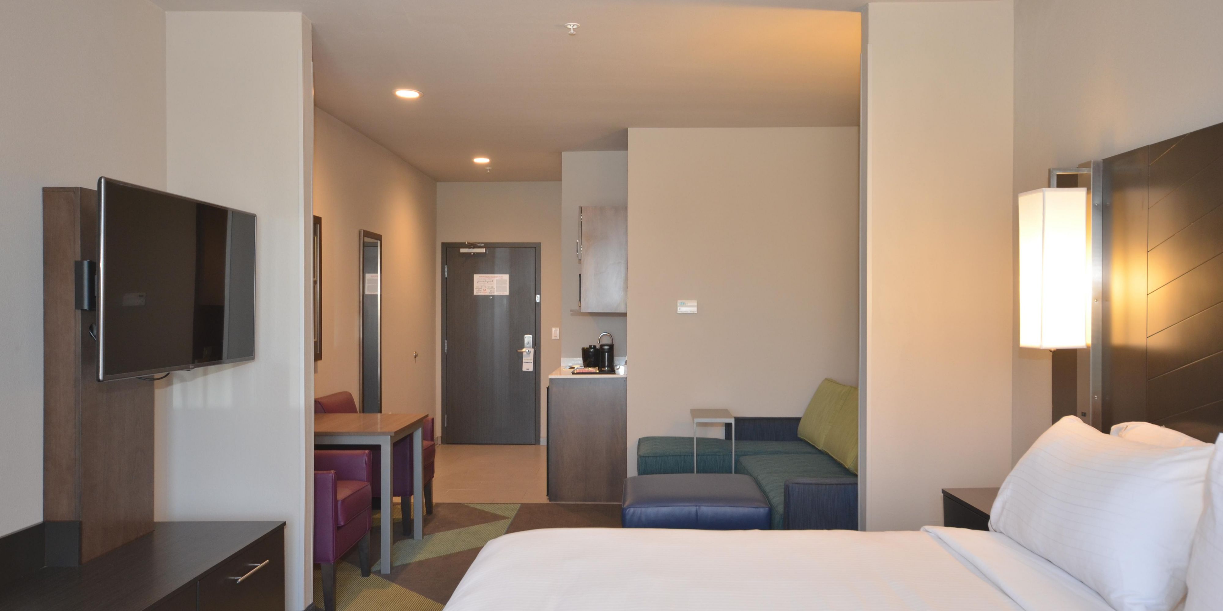 Holiday Inn Express & Suites Oklahoma City Mid - Arpt Area Guest Room ...