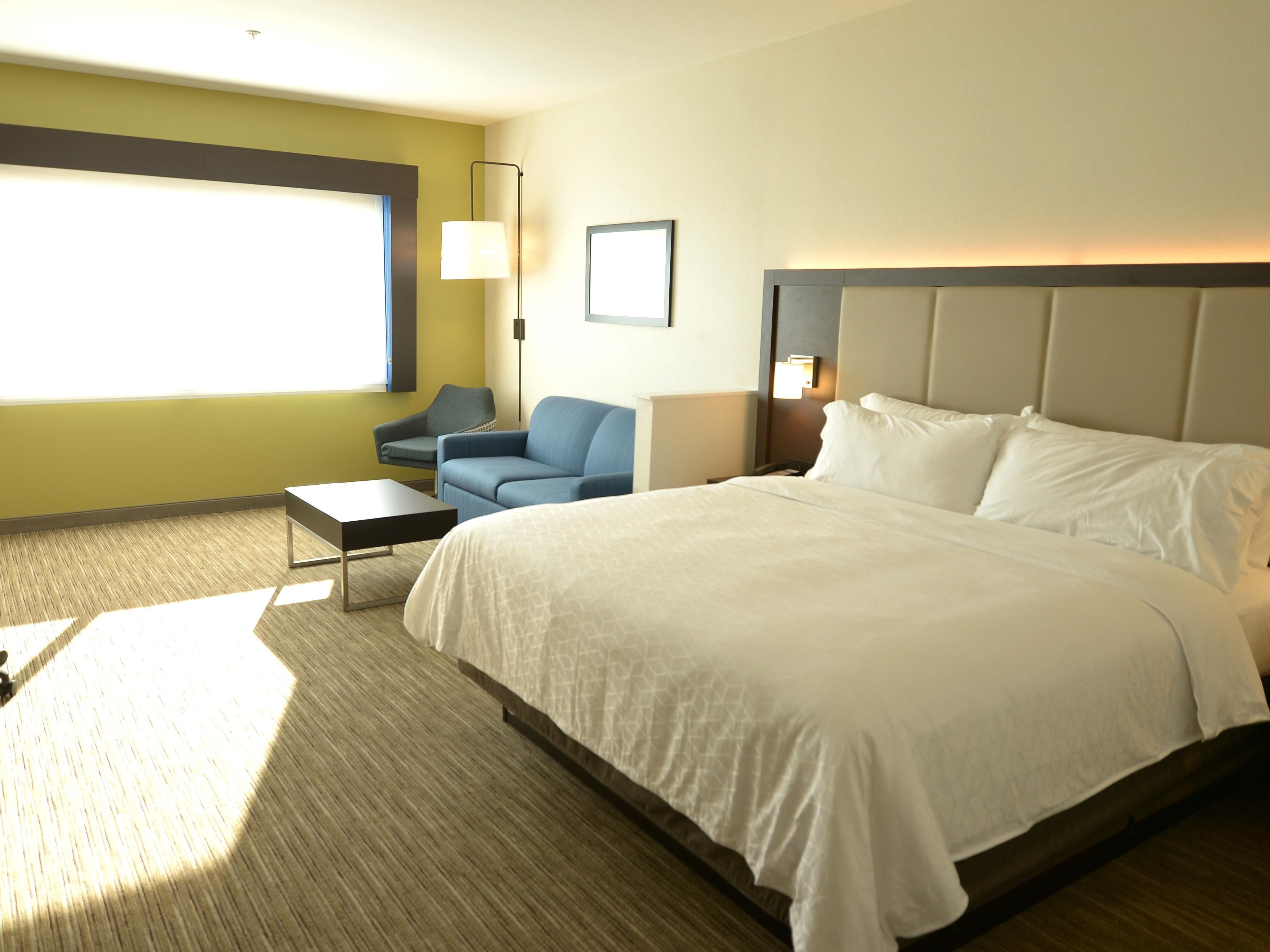 Holiday Inn Express & Suites Onalaska - La Crosse Area Guest Room ...