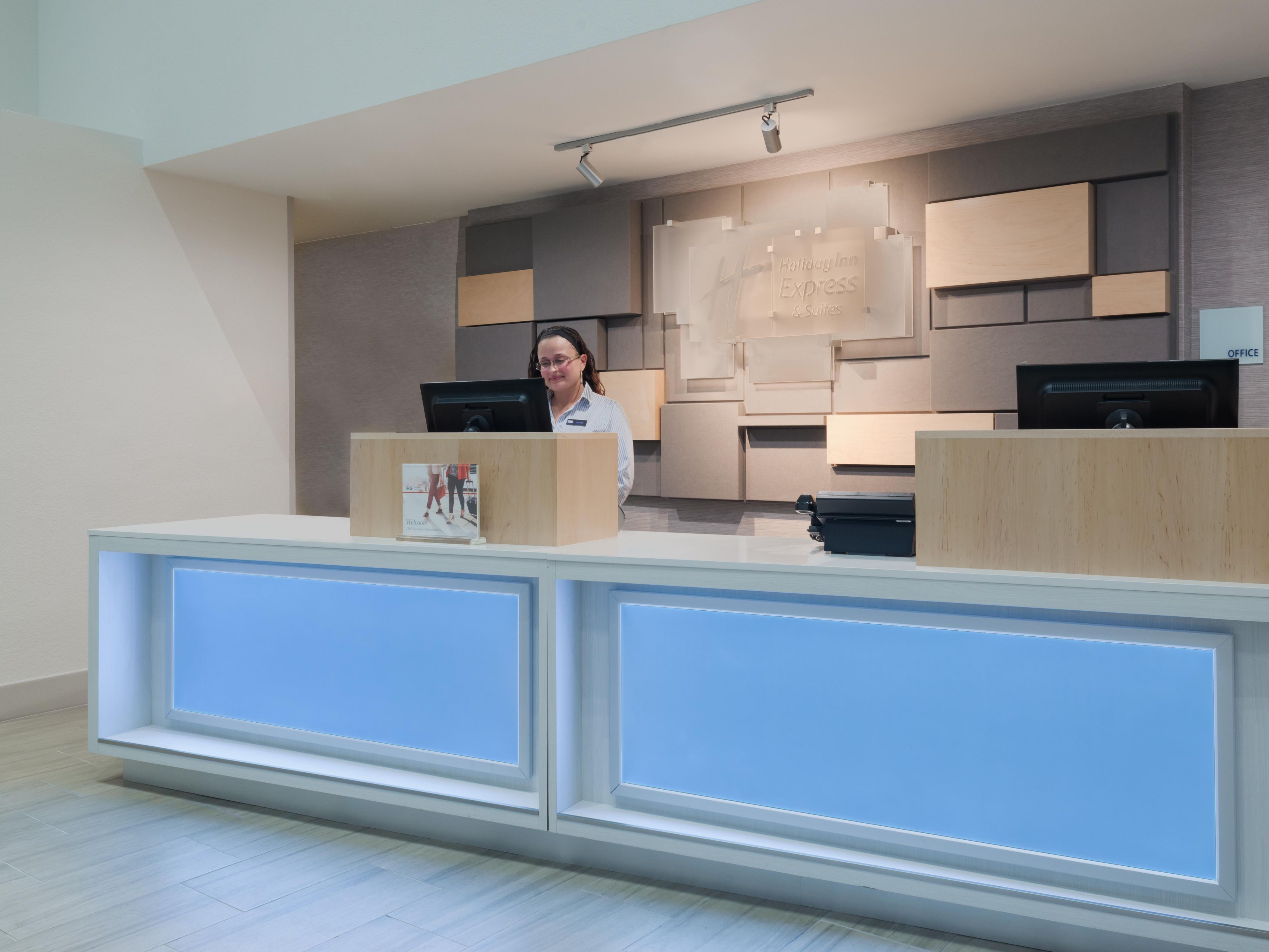 Hotel | Holiday Inn Express & Suites Nearest Universal Orlando