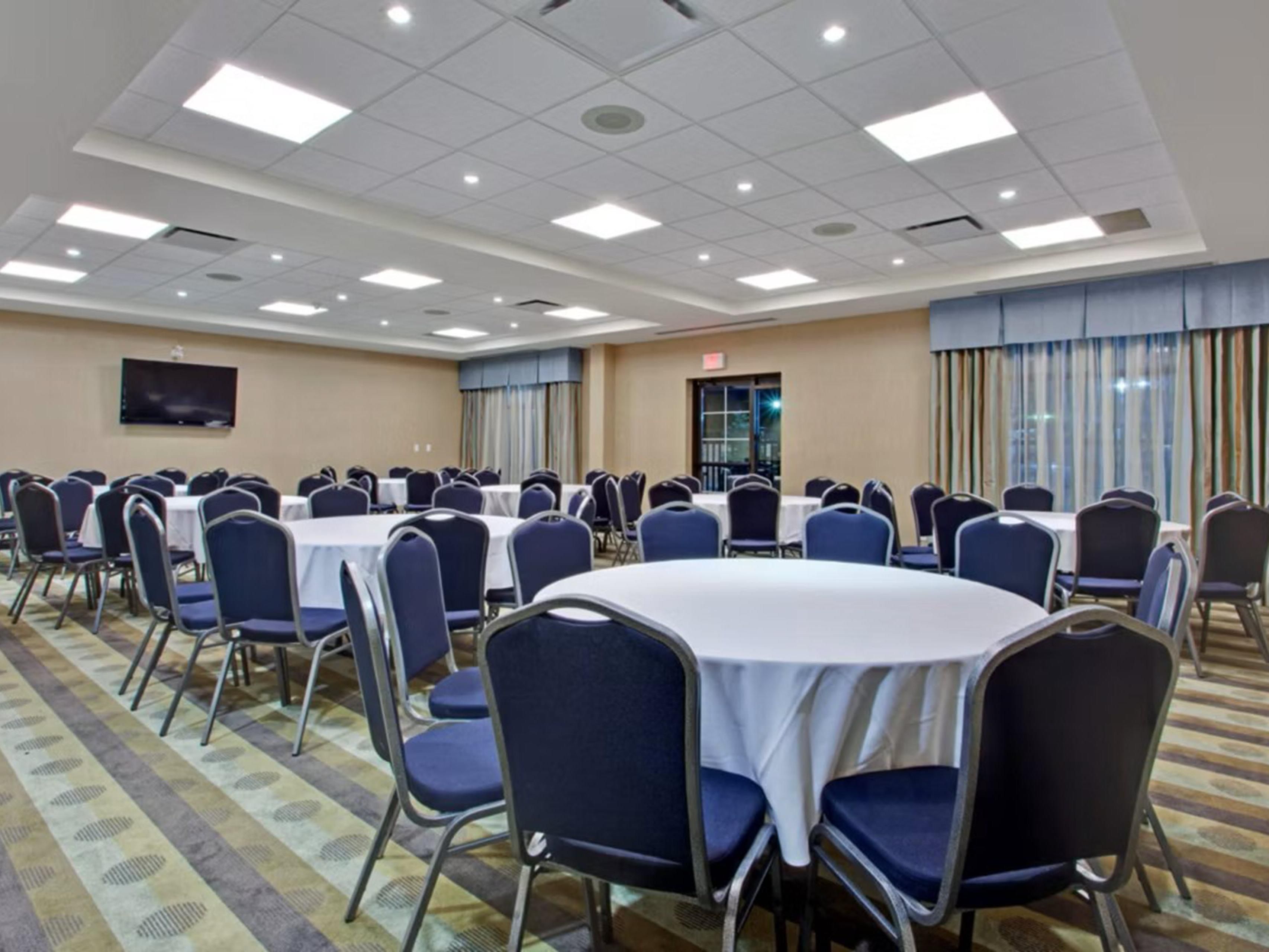 Ottawa Hotels | Holiday Inn Express & Suites Ottawa West - Nepean