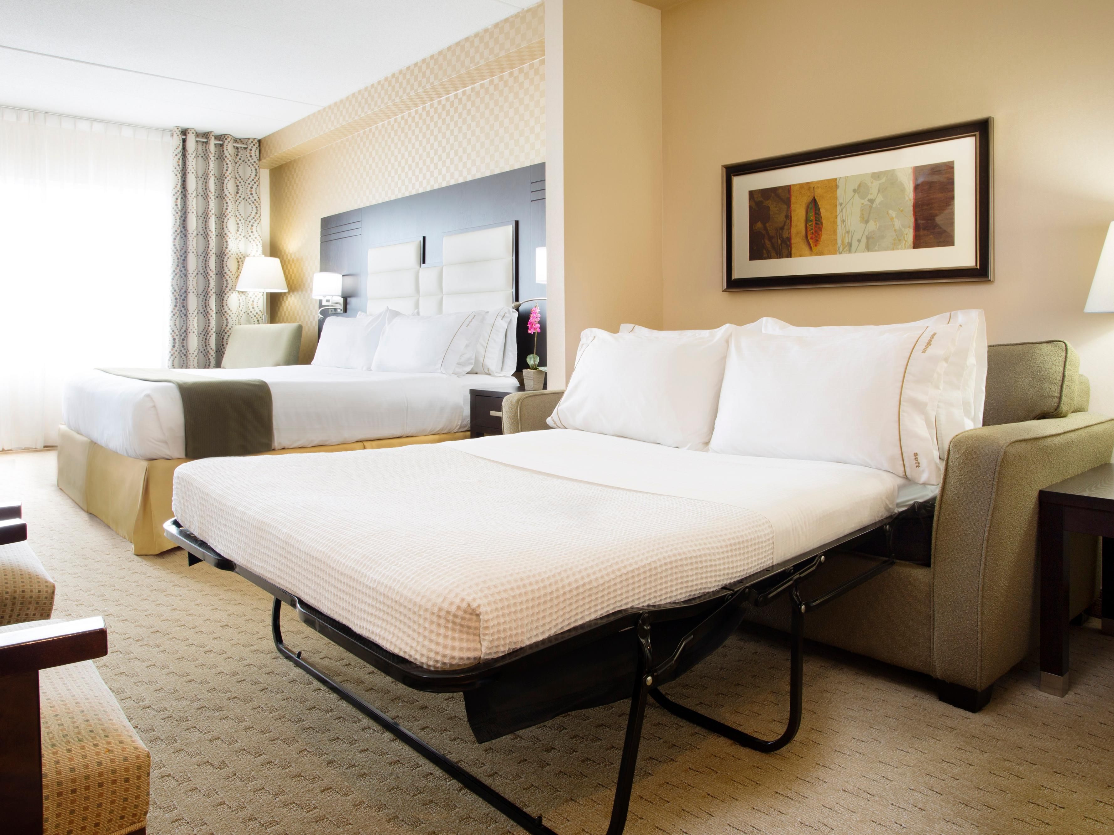 Holiday Inn Express & Suites Ottawa West - Nepean Guest Room & Suite ...