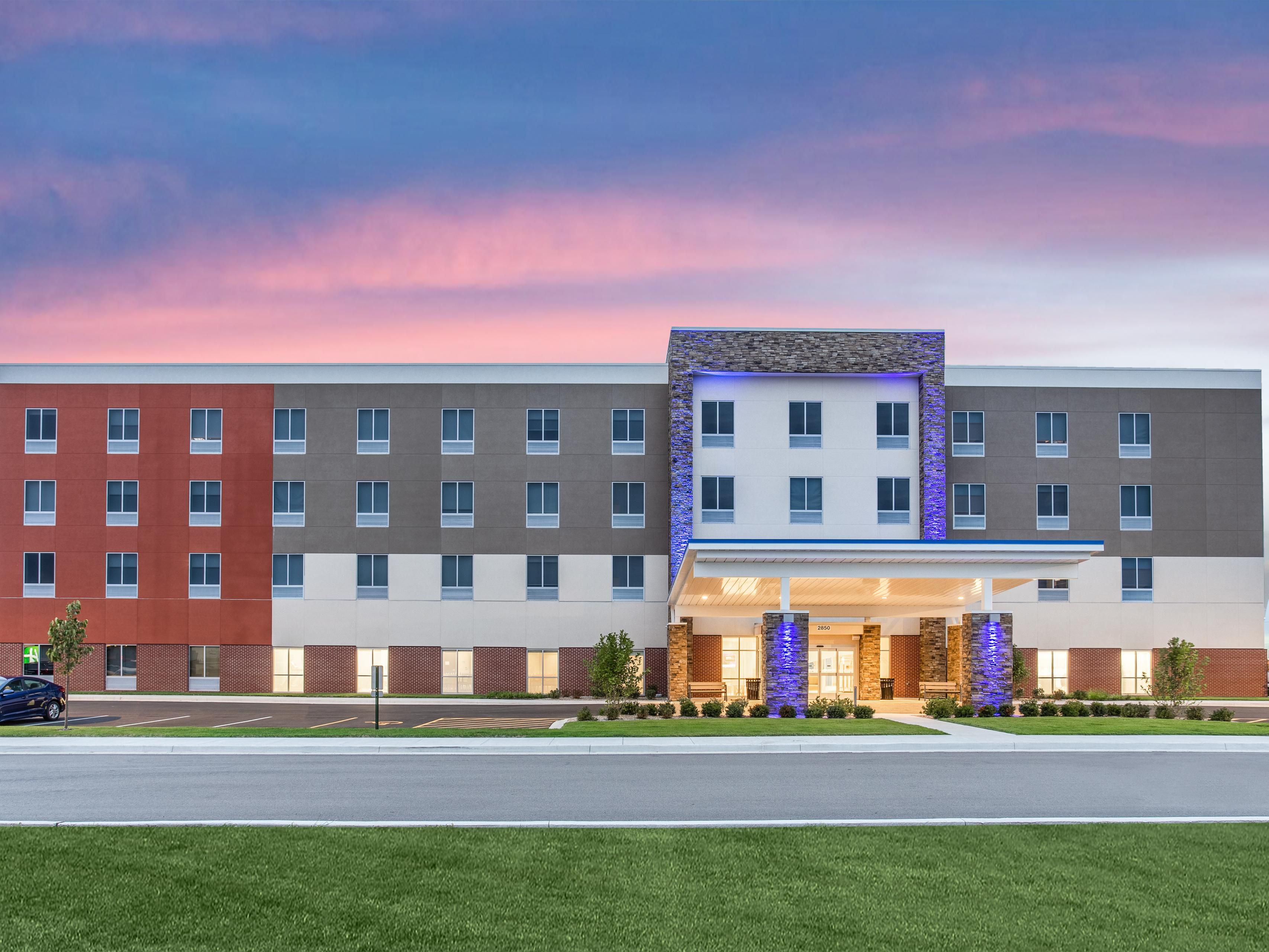 Hotels in Ottawa IL | Holiday Inn Express & Suites Ottawa