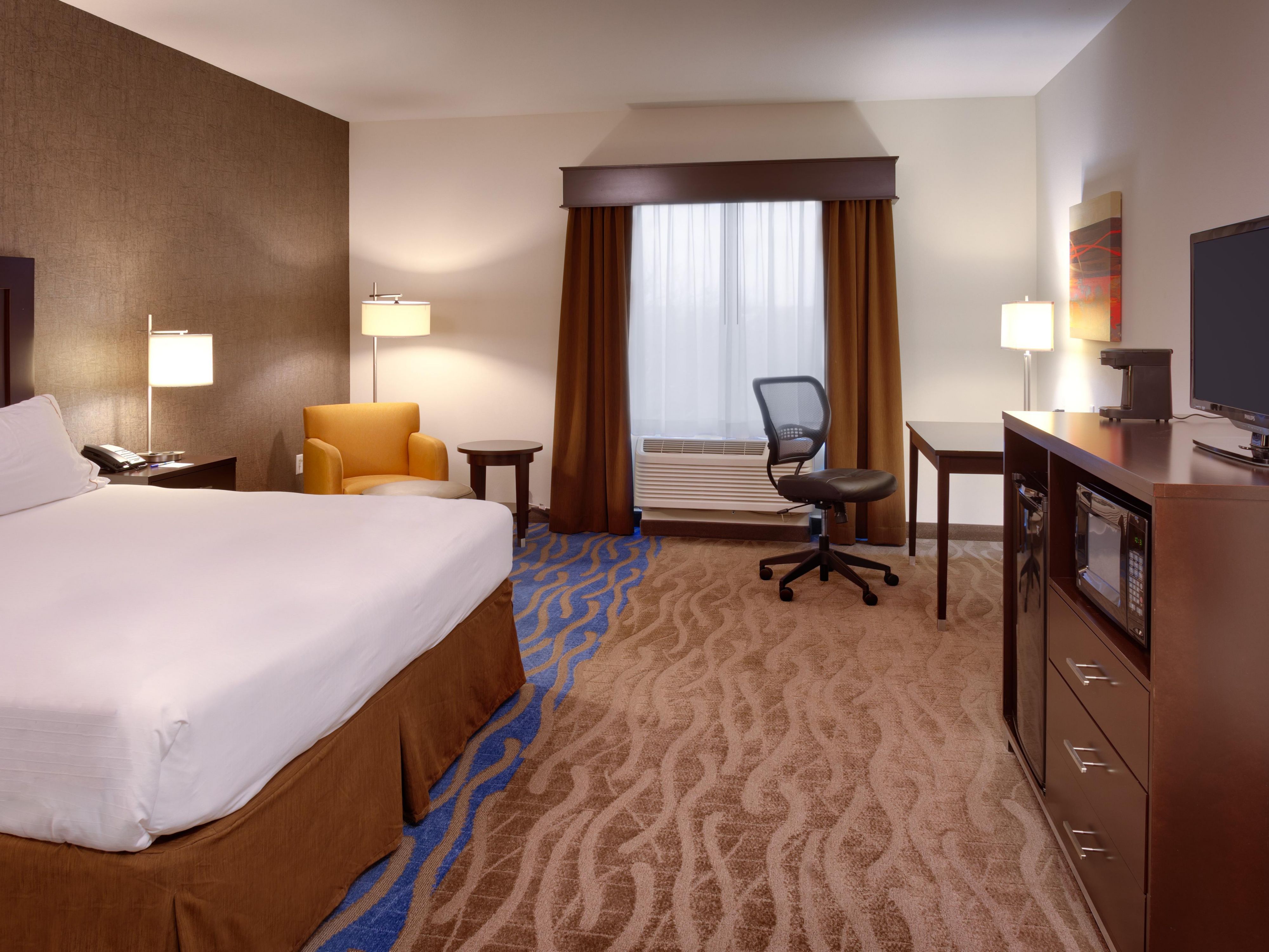 Holiday Inn Express & Suites Overland Park Guest Room & Suite Options