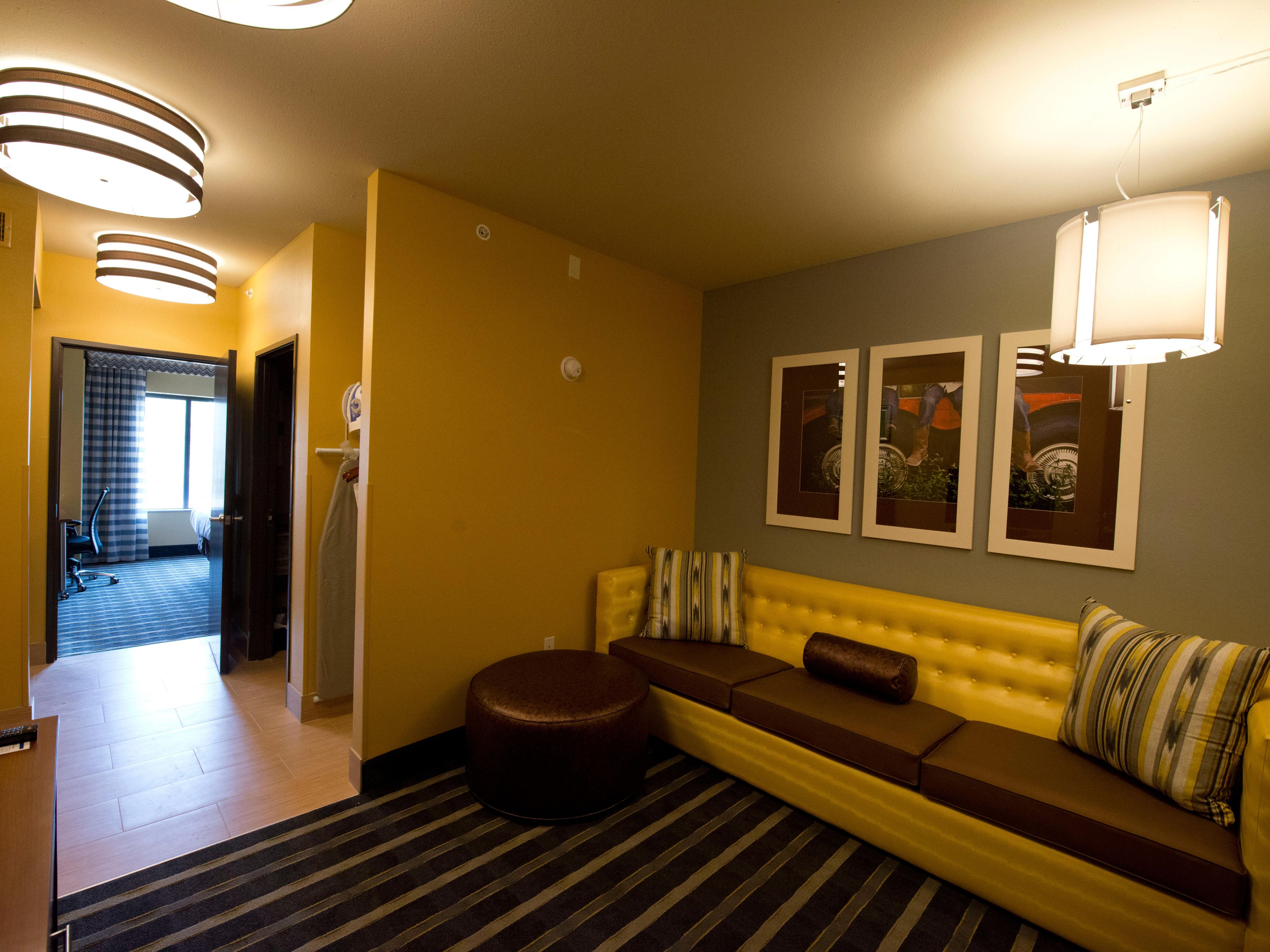 Holiday Inn Express & Suites Perry-National Fairground Area Guest Room ...