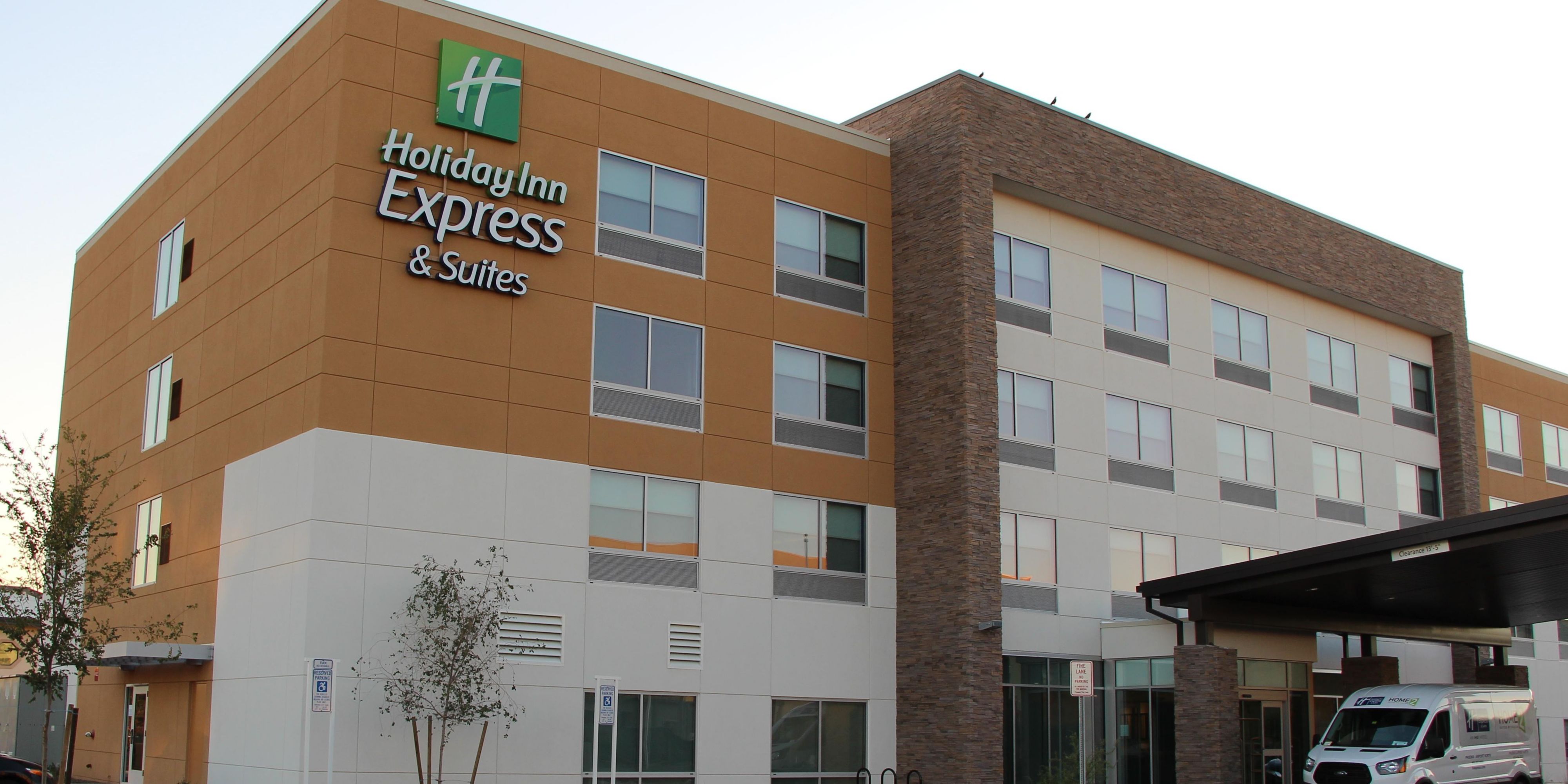 Holiday Inn Express & Suites Phoenix - Airport North Map & Driving ...