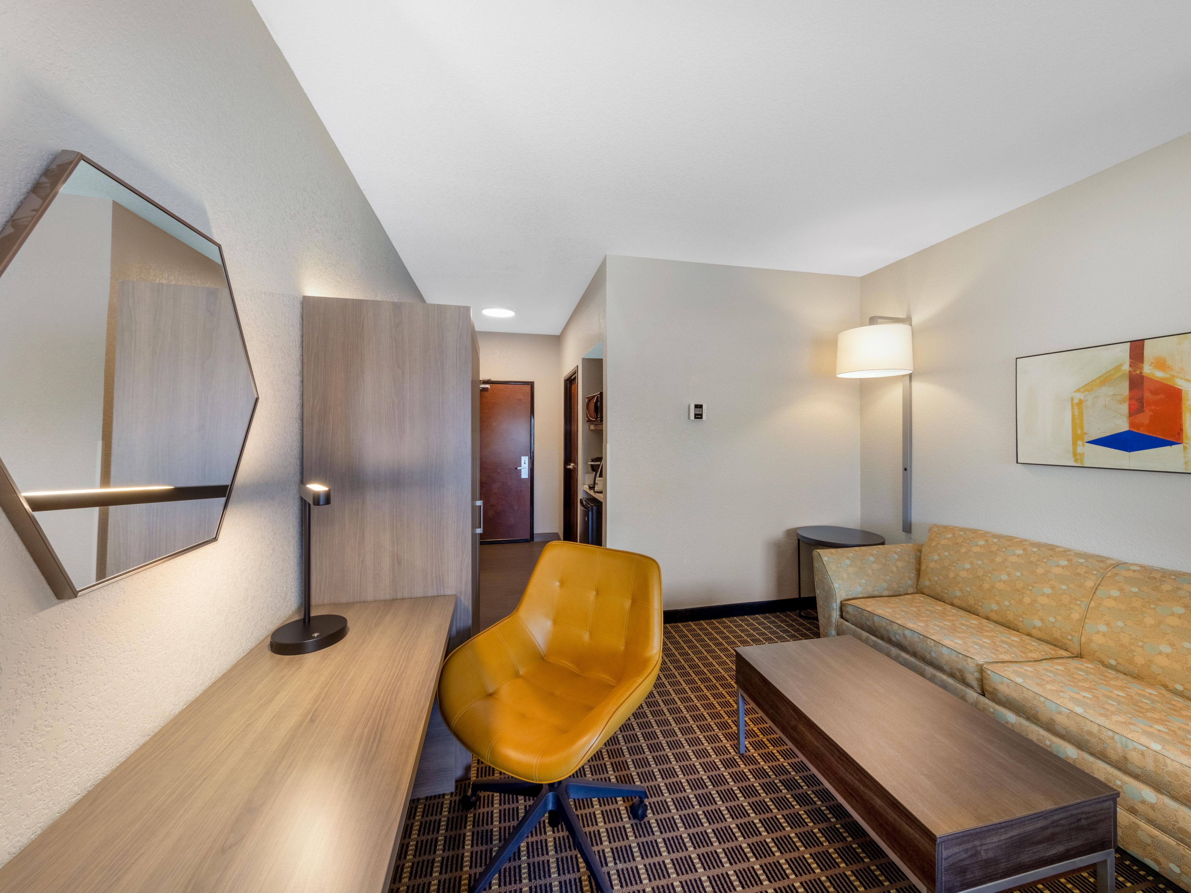 Holiday Inn Express & Suites Pittsburg Guest Room & Suite Options