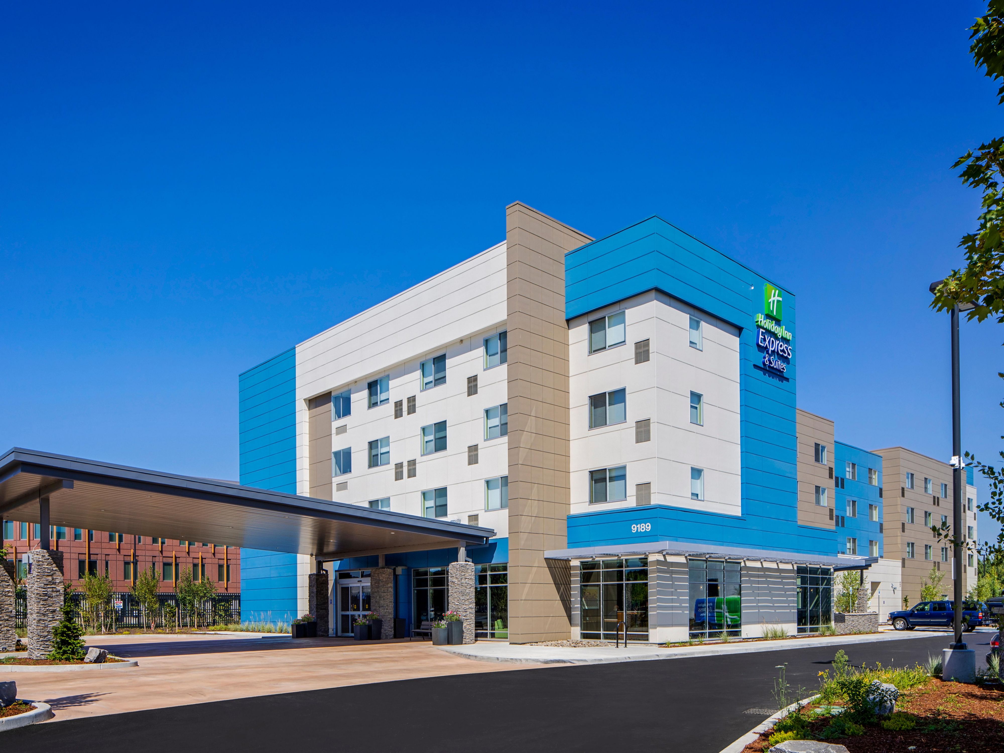 Portland Airport Hotel With Pools | Holiday Inn Express & Suites ...