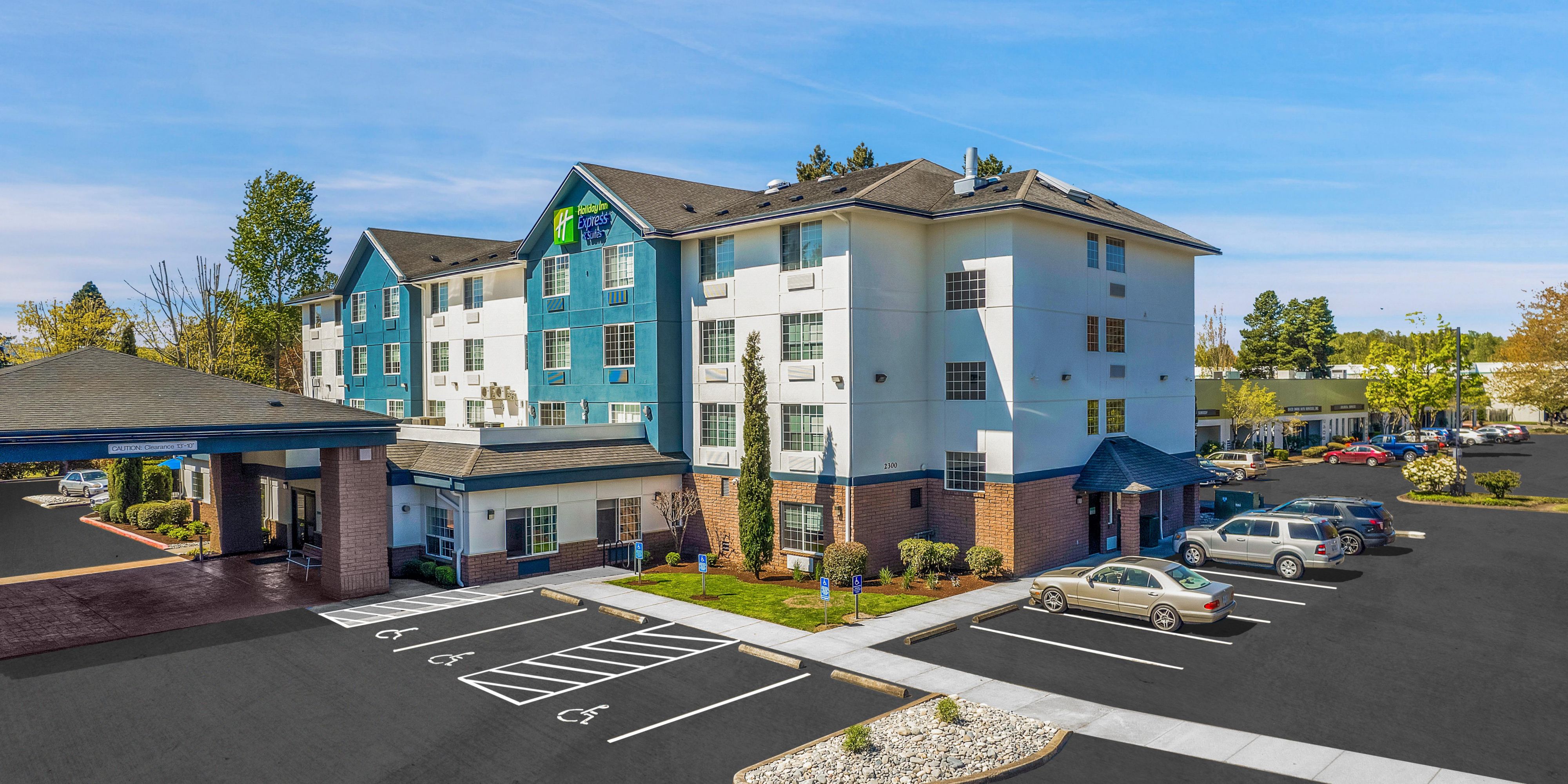 Pet-Friendly Hotel Near Portland Airport | Holiday Inn Express & Suites ...