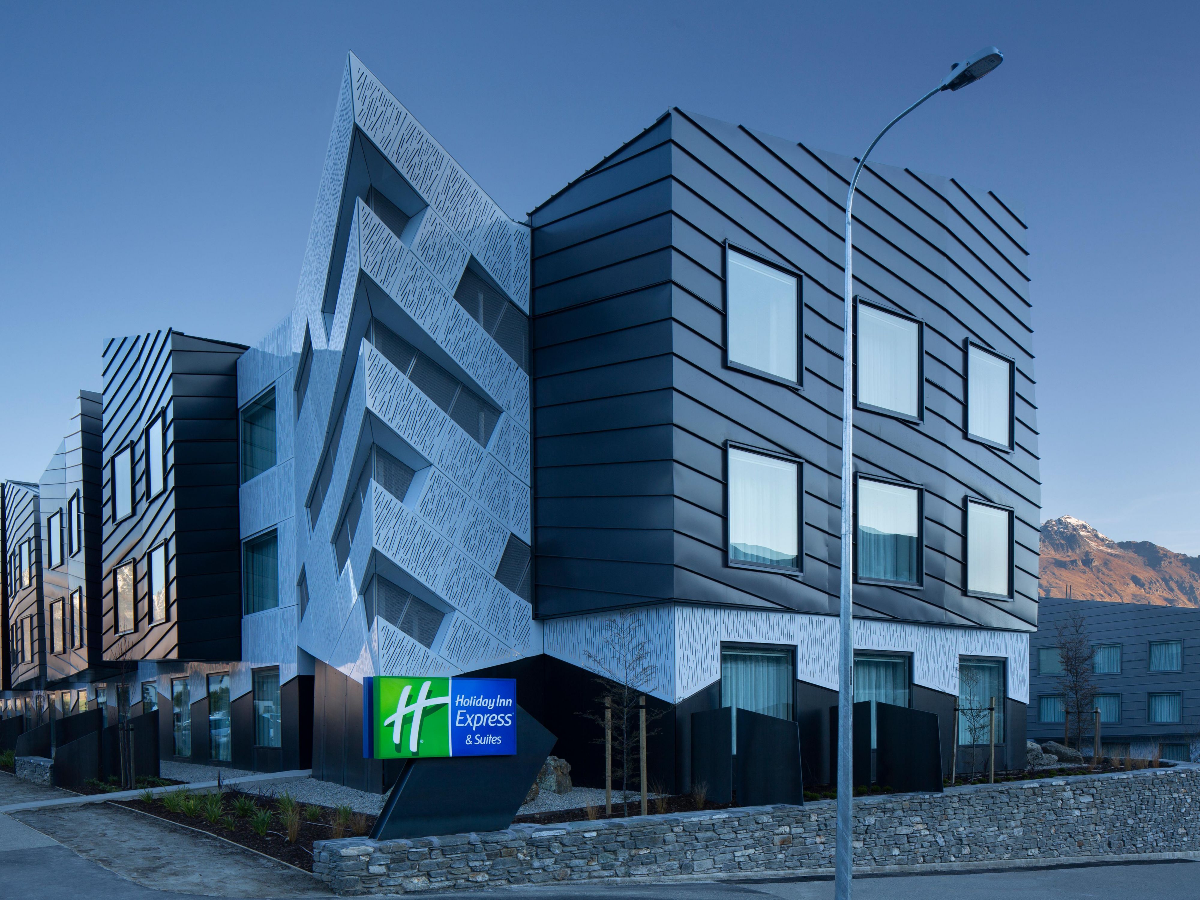 Holiday Inn Express & Suites Queenstown Hotel by IHG