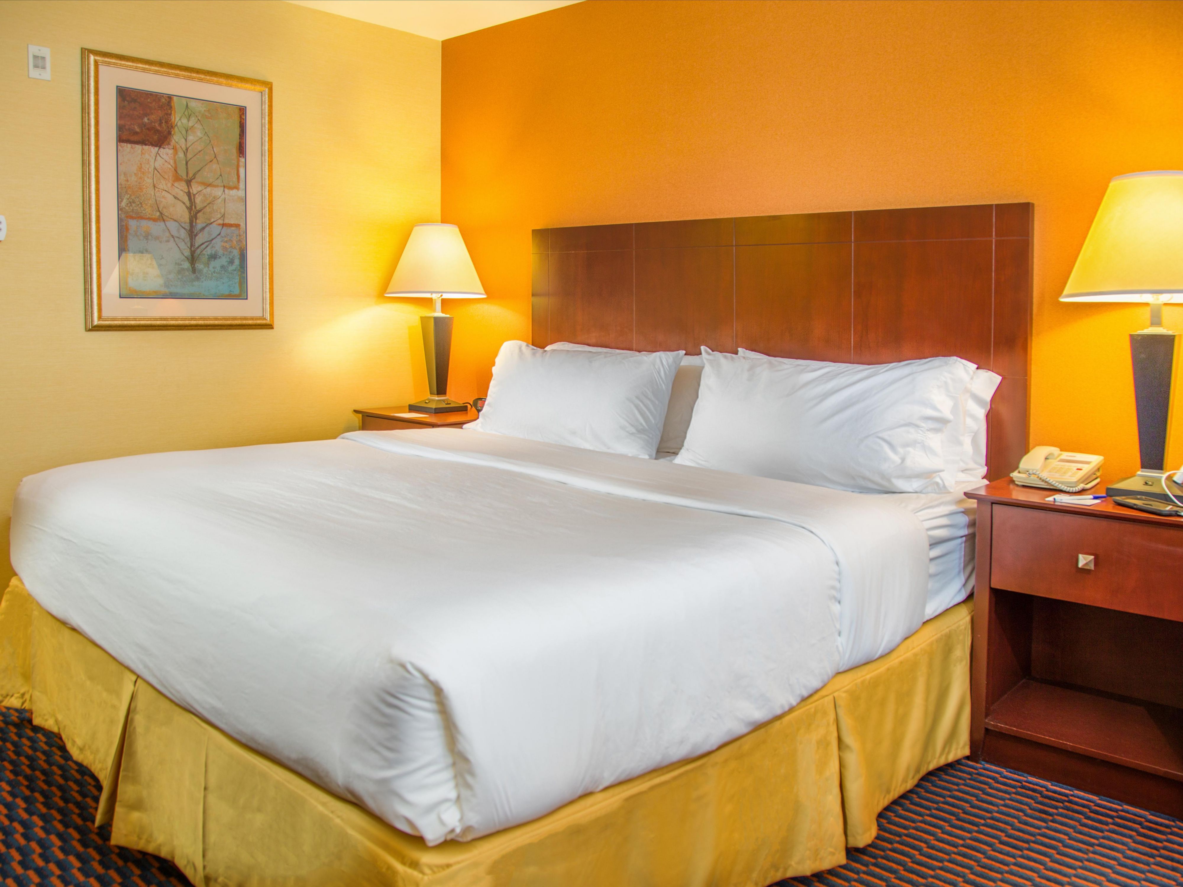 Holiday Inn Express & Suites Richland Guest Room & Suite Options