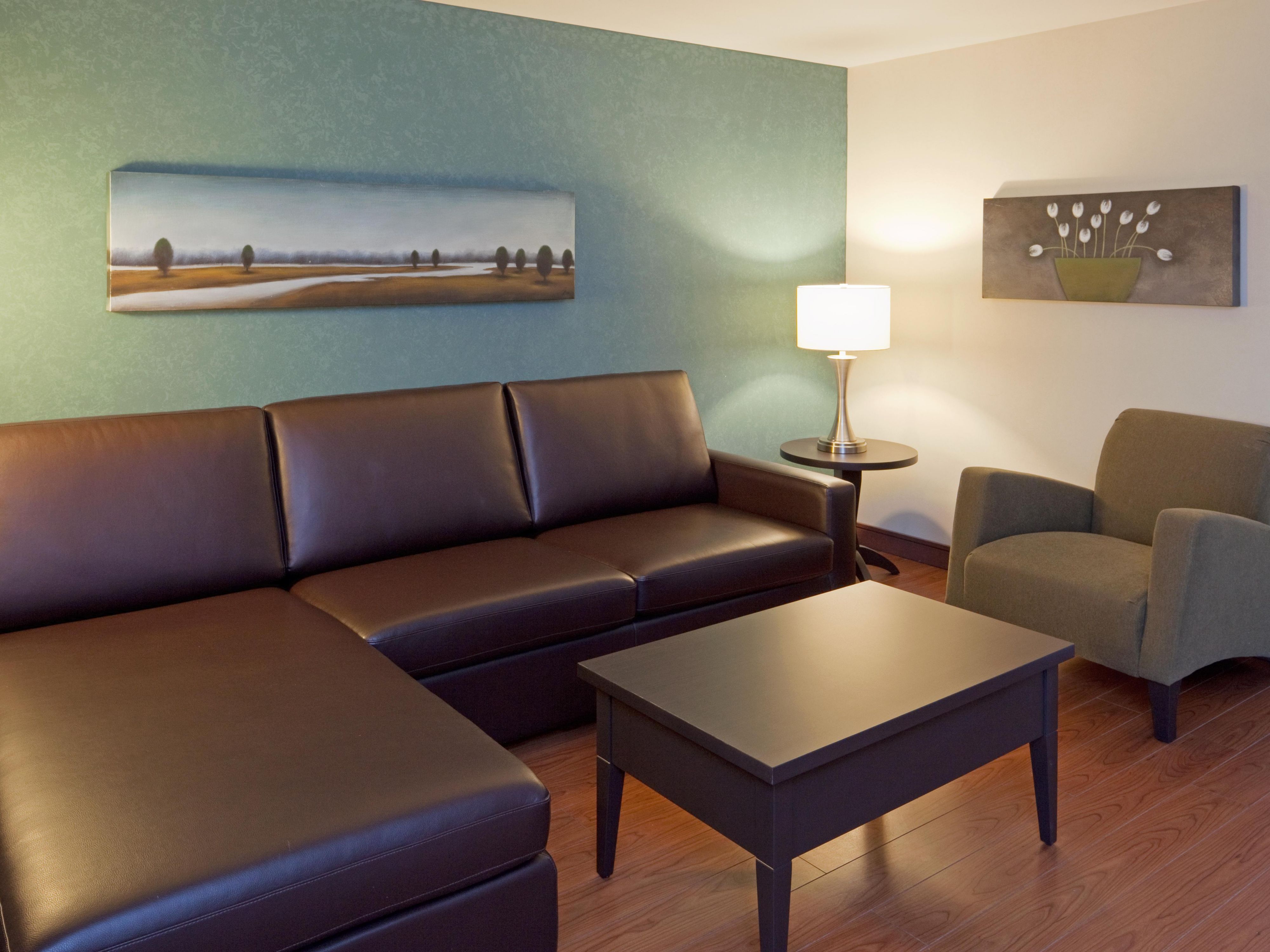 Holiday Inn Express & Suites Saint - Hyacinthe Guest Room & Suite Options