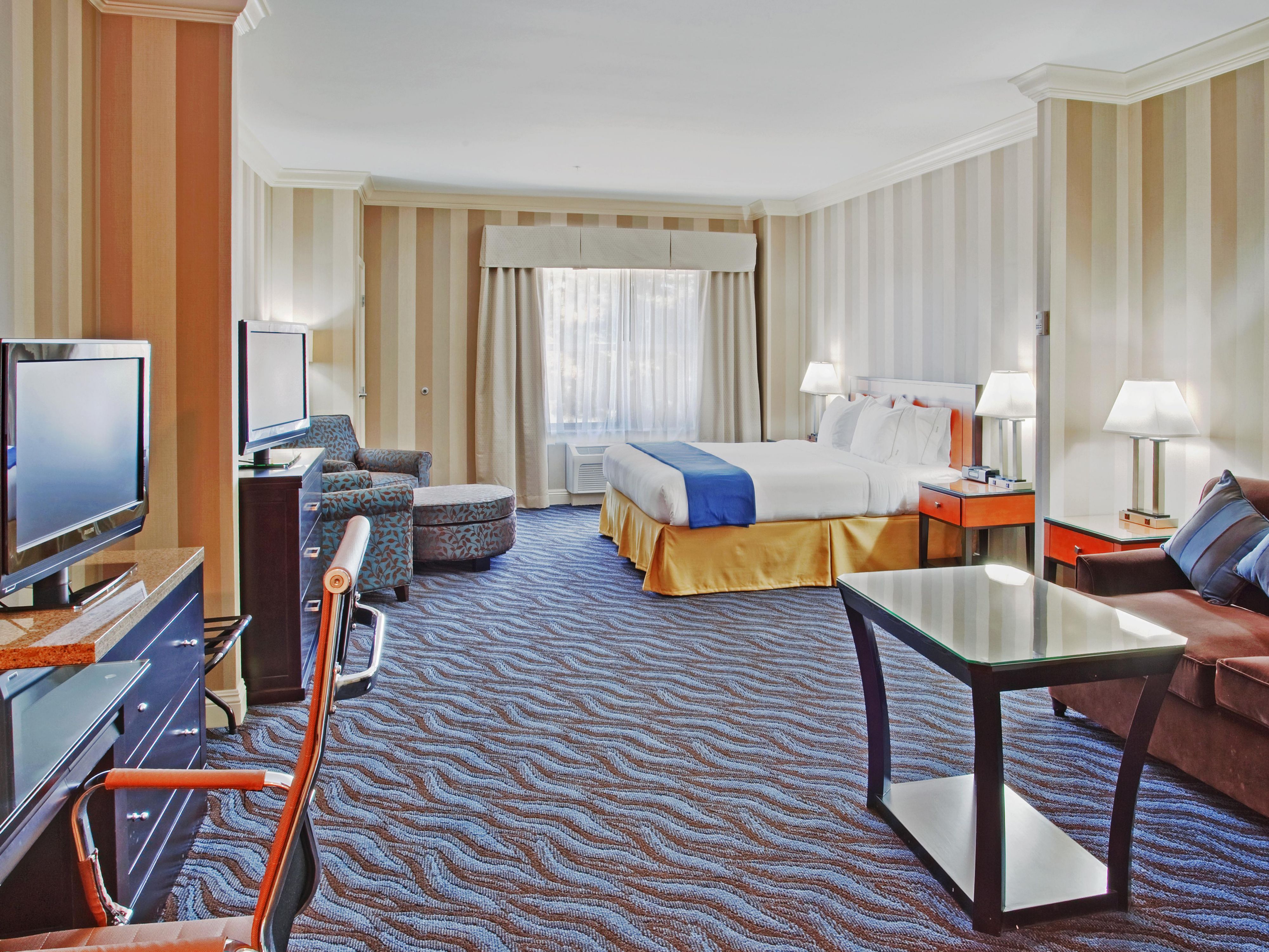 Rooms & Suites