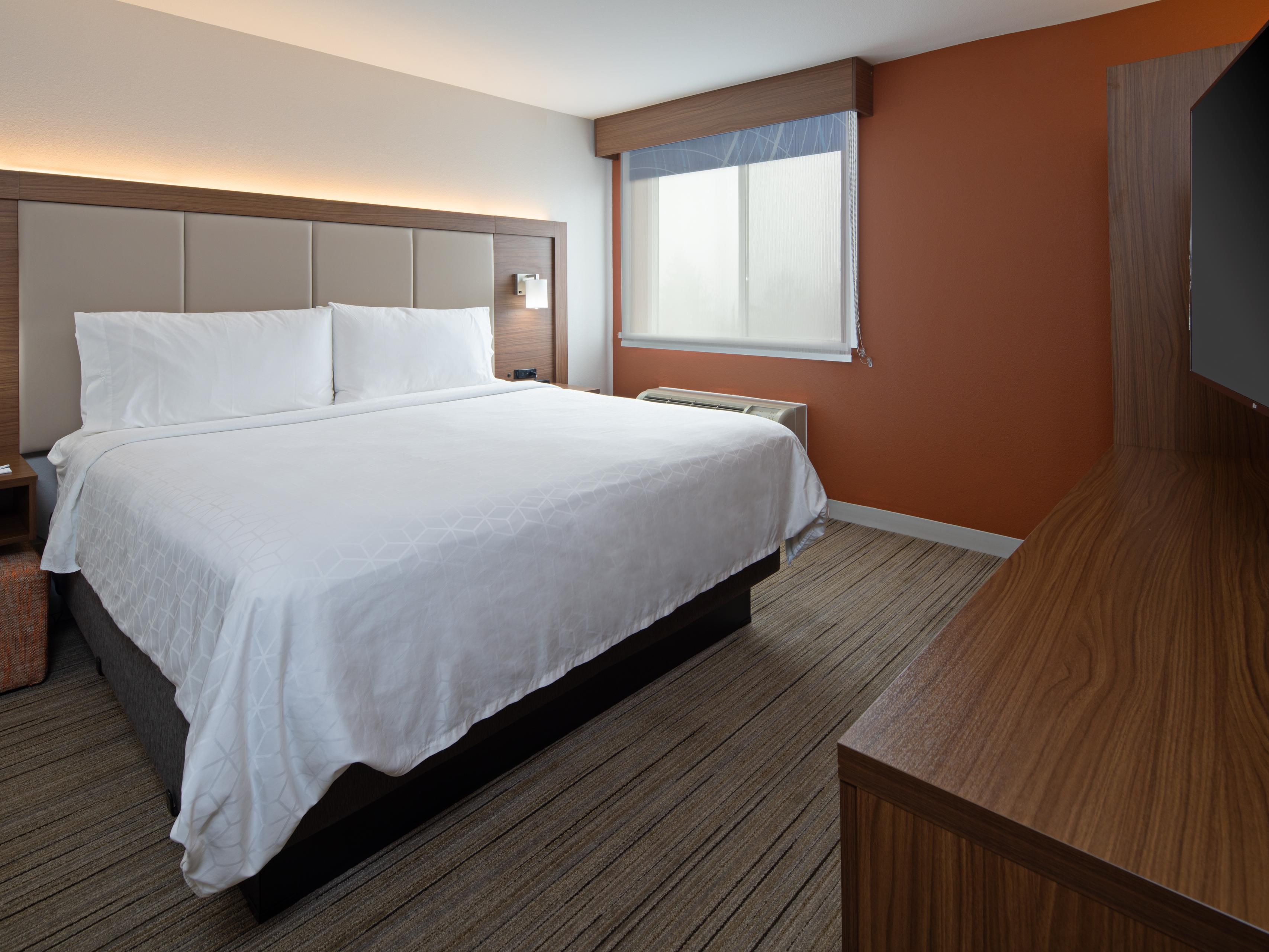 Holiday Inn Express & Suites Seattle-Sea-Tac Airport Guest Room & Suite ...