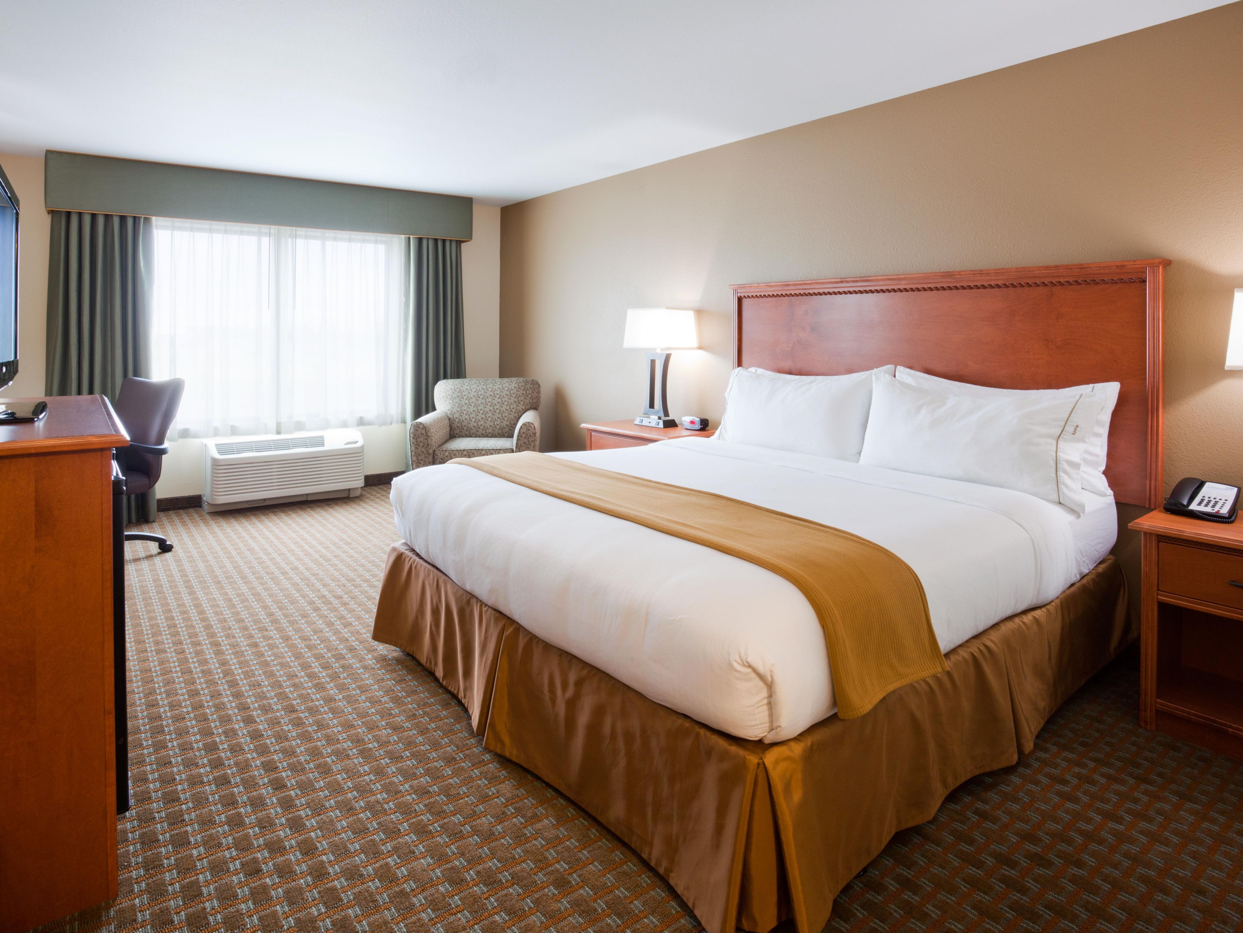 Rooms & Suites